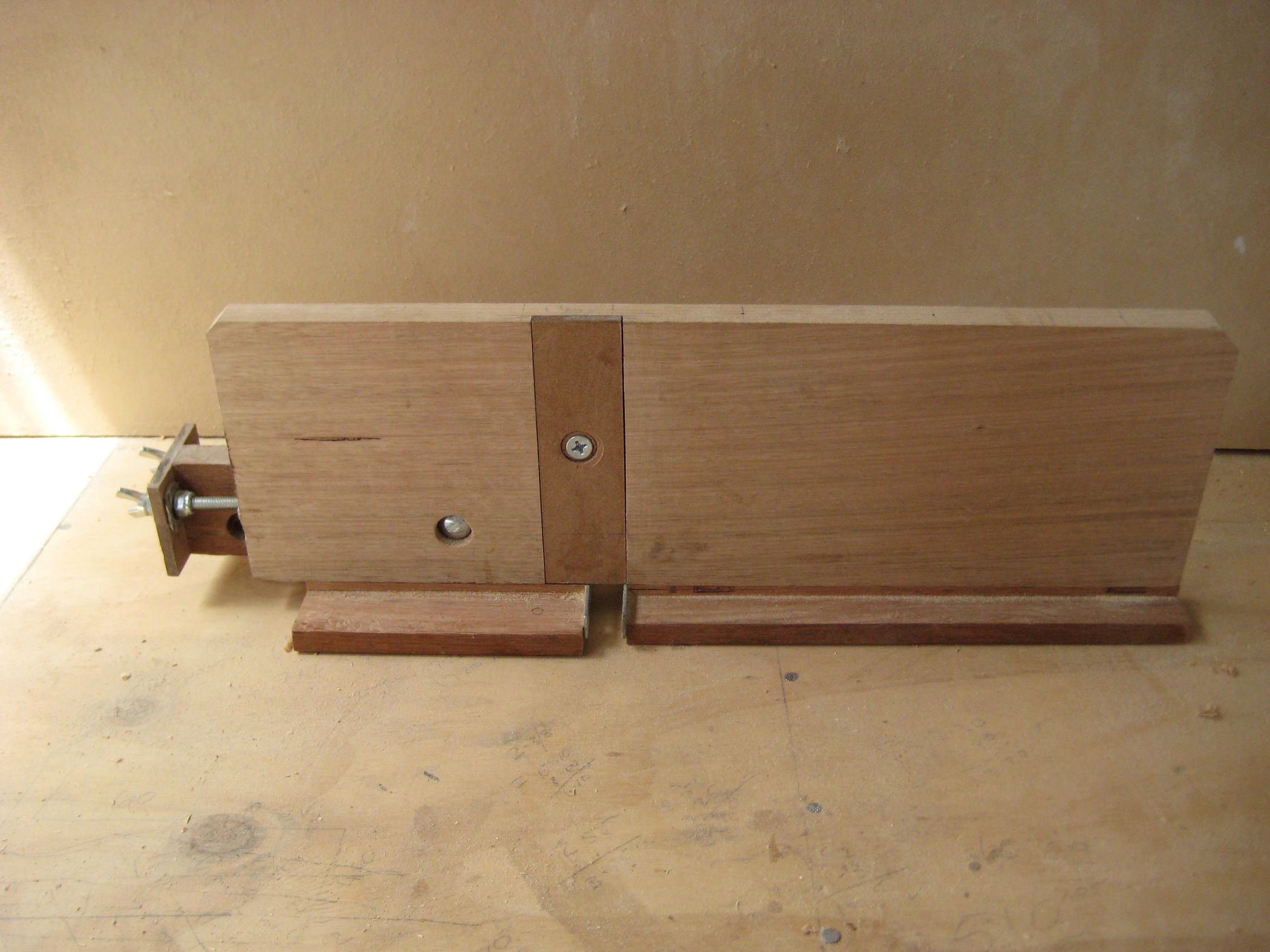 Mirco-adjustment Box Joint Jig : 13 Steps (with Pictures) - Instructables