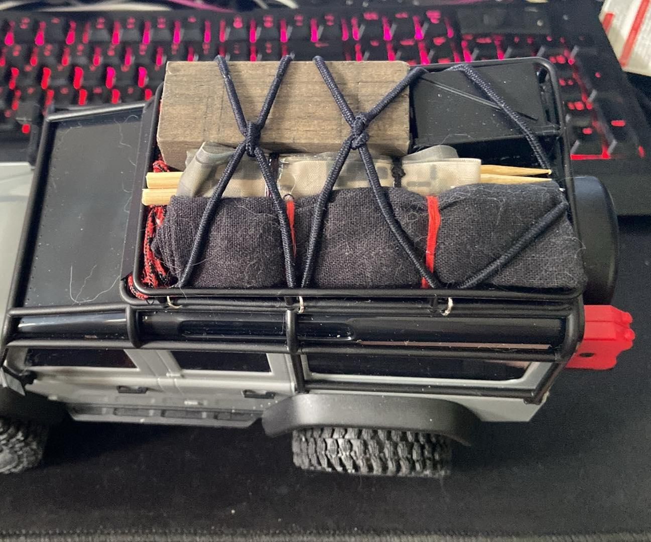 Tiny Bungee Net for RC Trucks : 3 Steps - Instructables