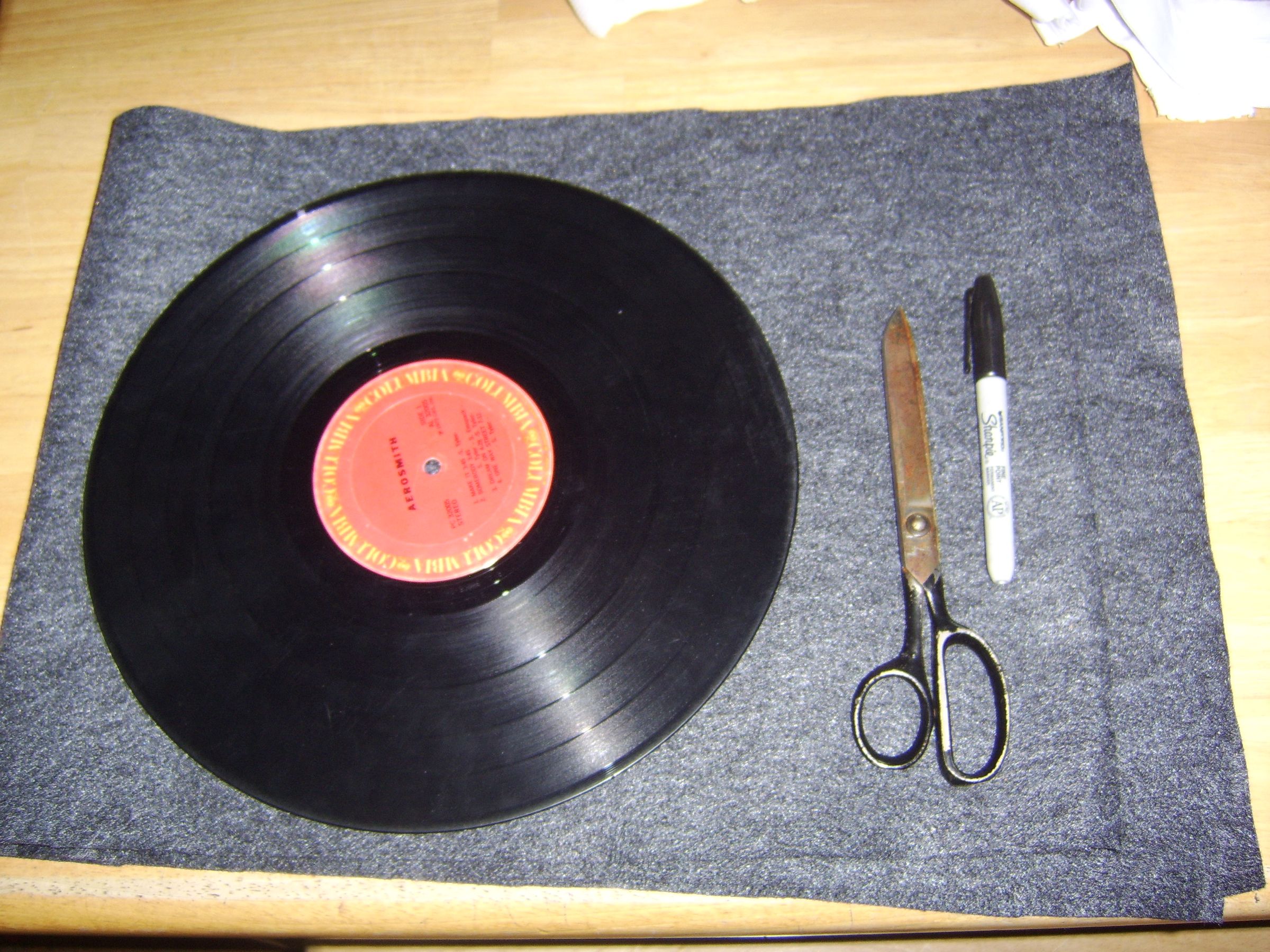 DIY Soft-felt Record Platter-mat : 4 Steps - Instructables