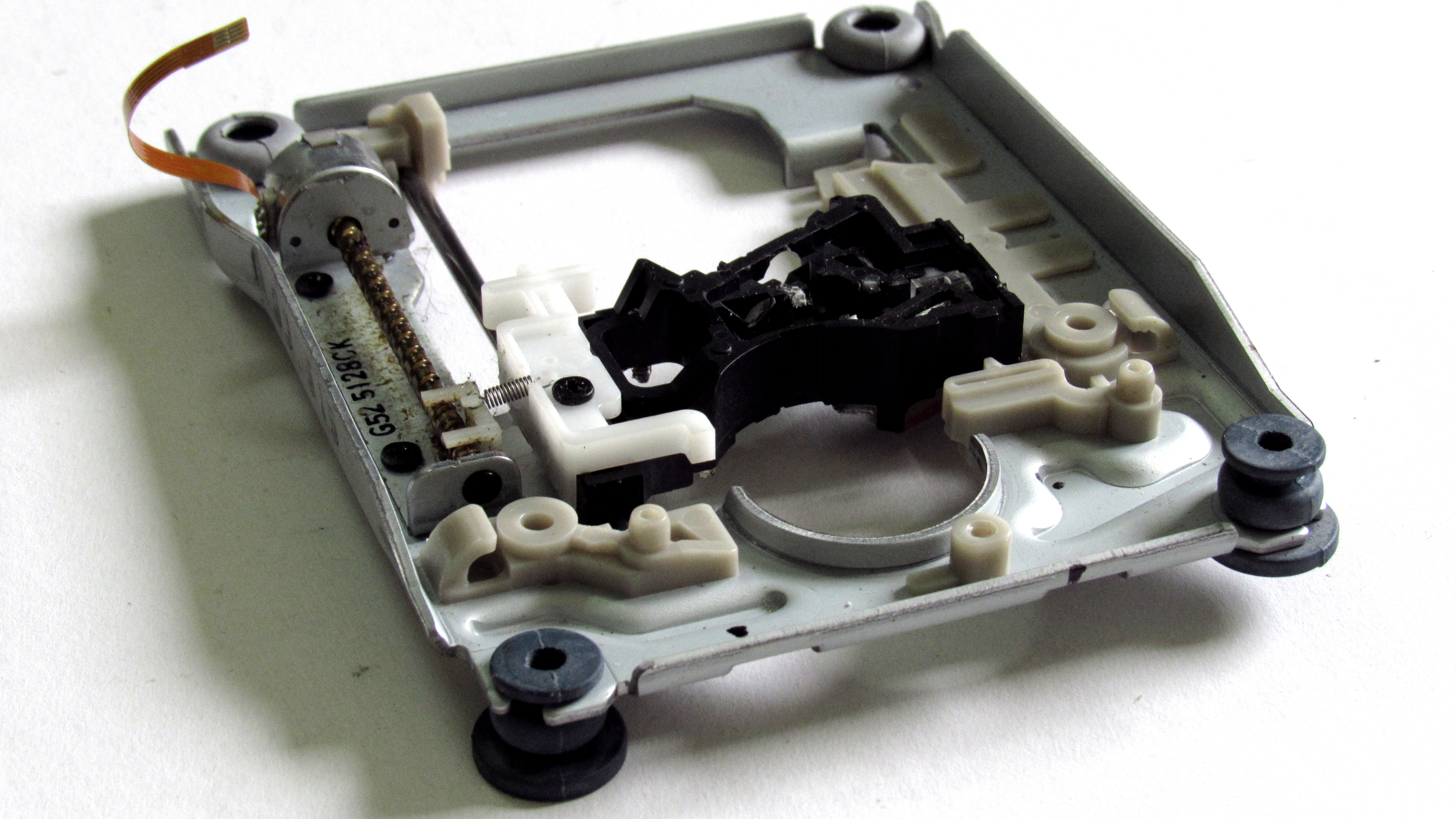 How to Salvage a DVD Drive for Free Parts : 7 Steps (with Pictures ...