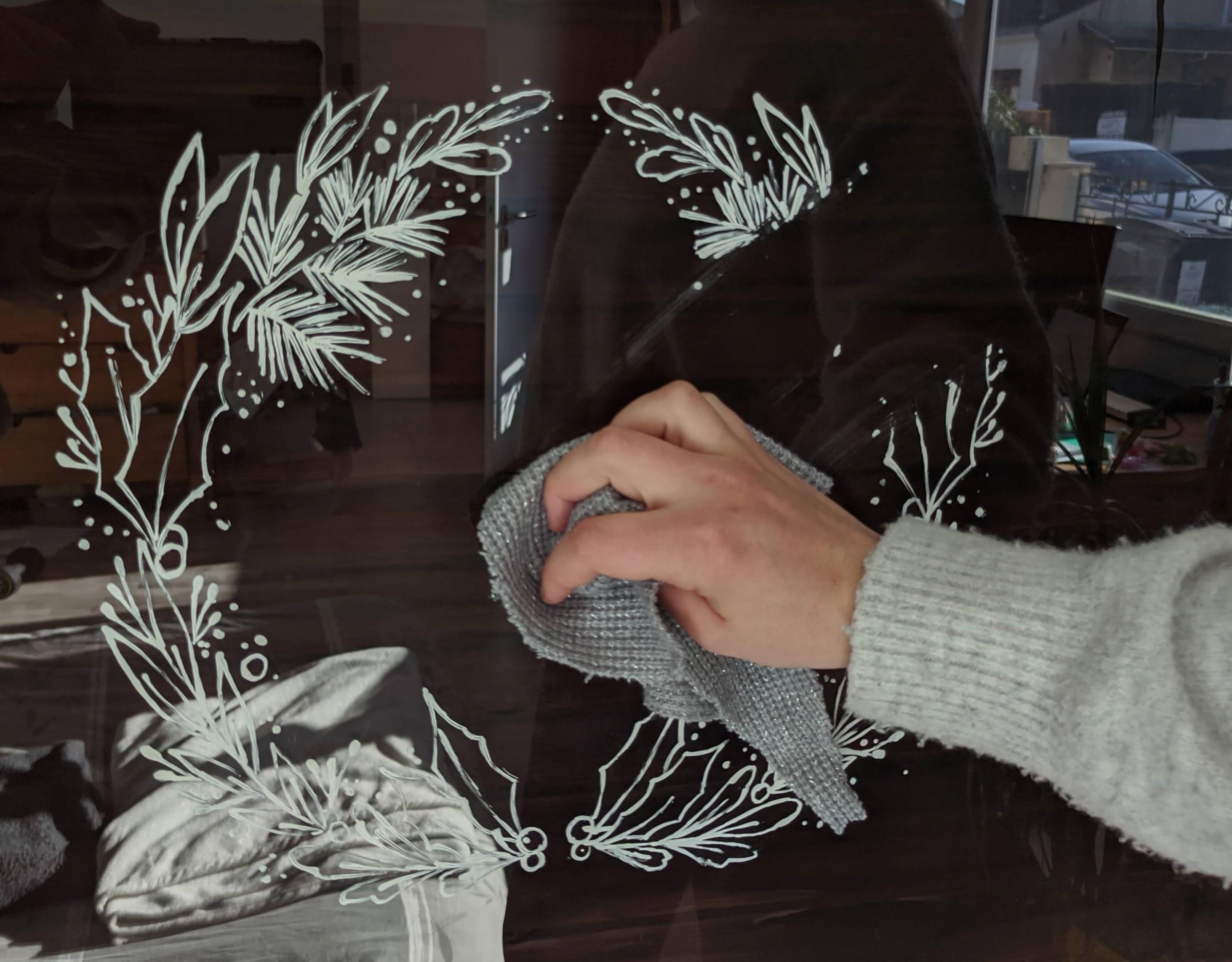 How to Paint on Your Windows : 7 Steps (with Pictures) - Instructables