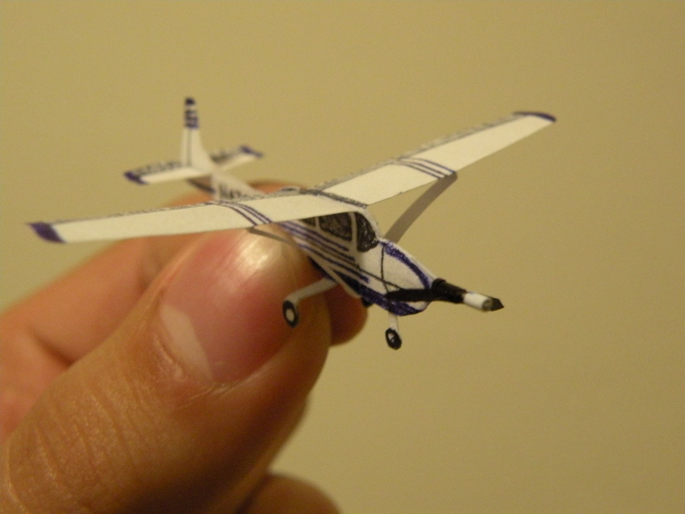 Mini Staple Cessna-172 : 12 Steps - Instructables