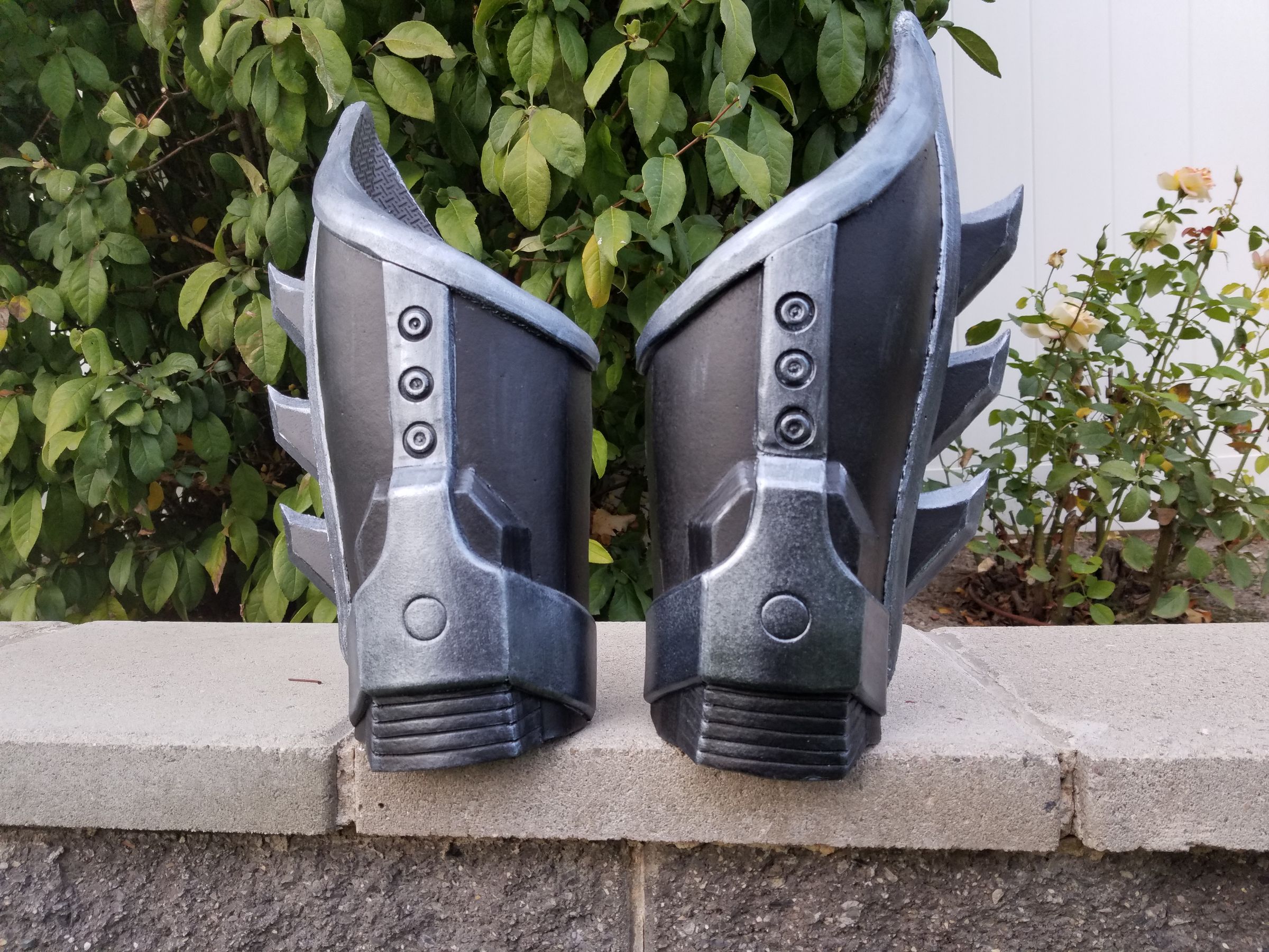 Batman Gauntlets : 7 Steps (with Pictures) - Instructables