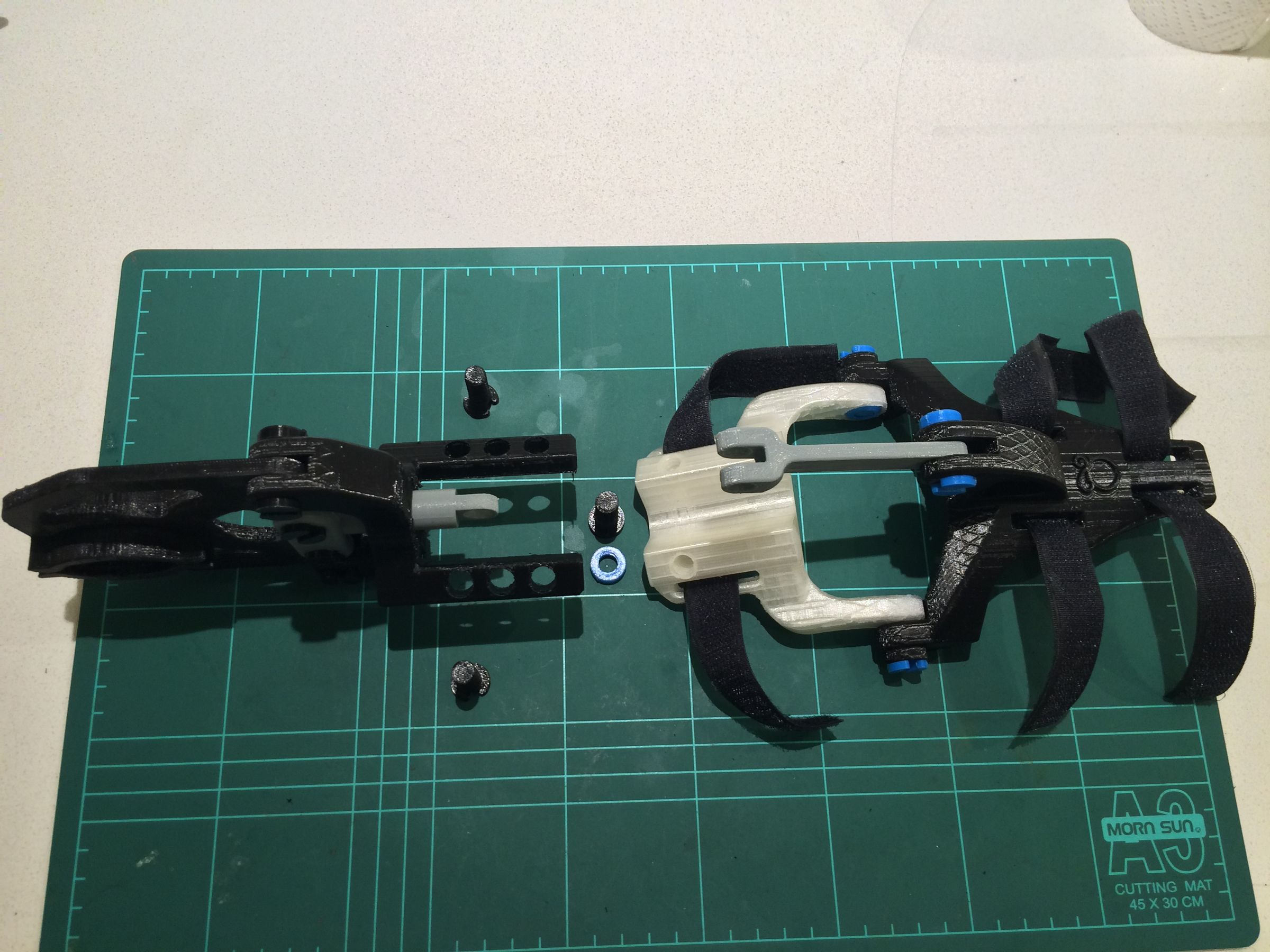 Black Ram Hand (Robotic/Prosthetic Hybrid) : 8 Steps (with Pictures ...