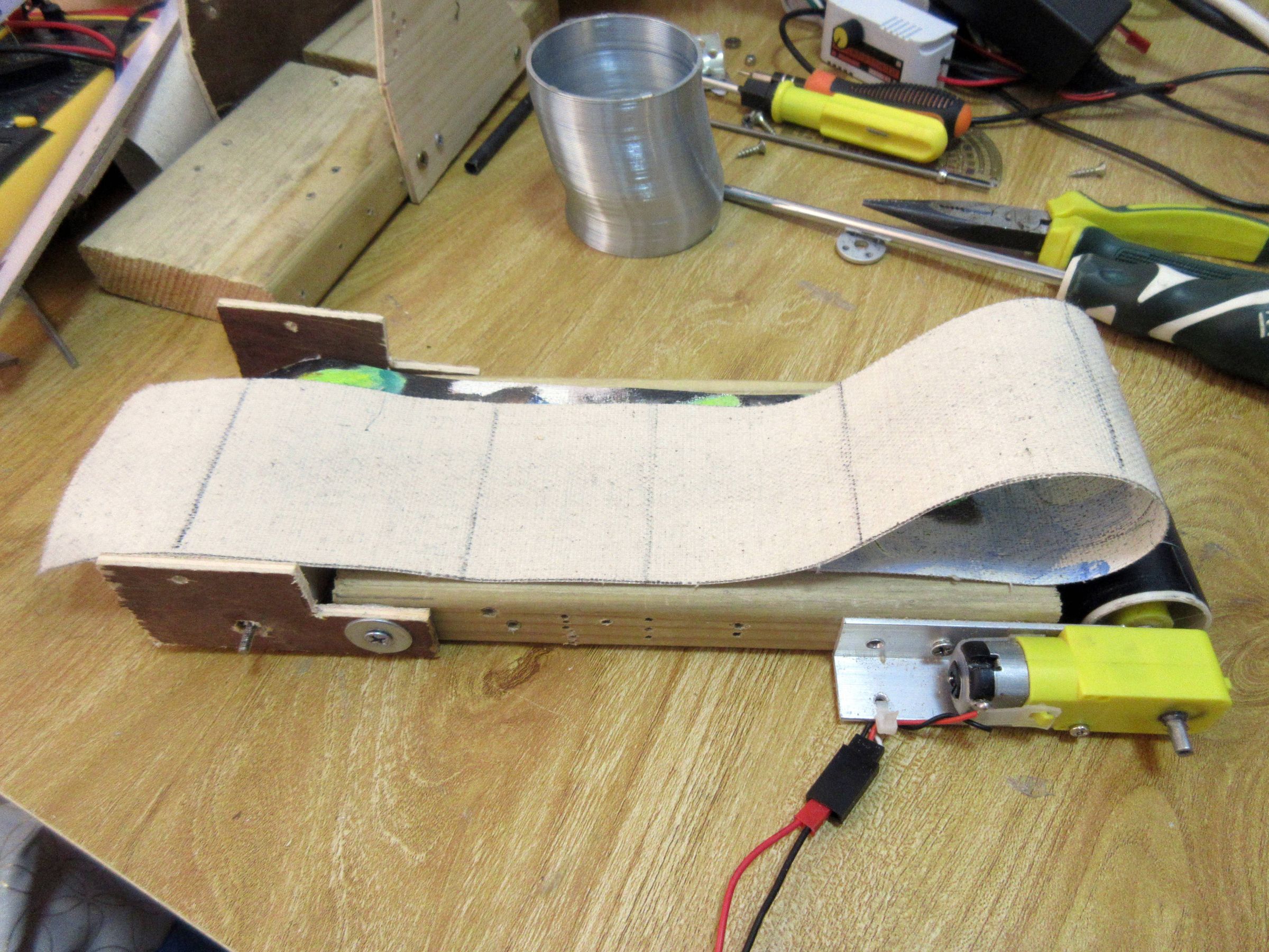 Build Mini Conveyor Belt As Slinky Machine : 7 Steps (with Pictures ...