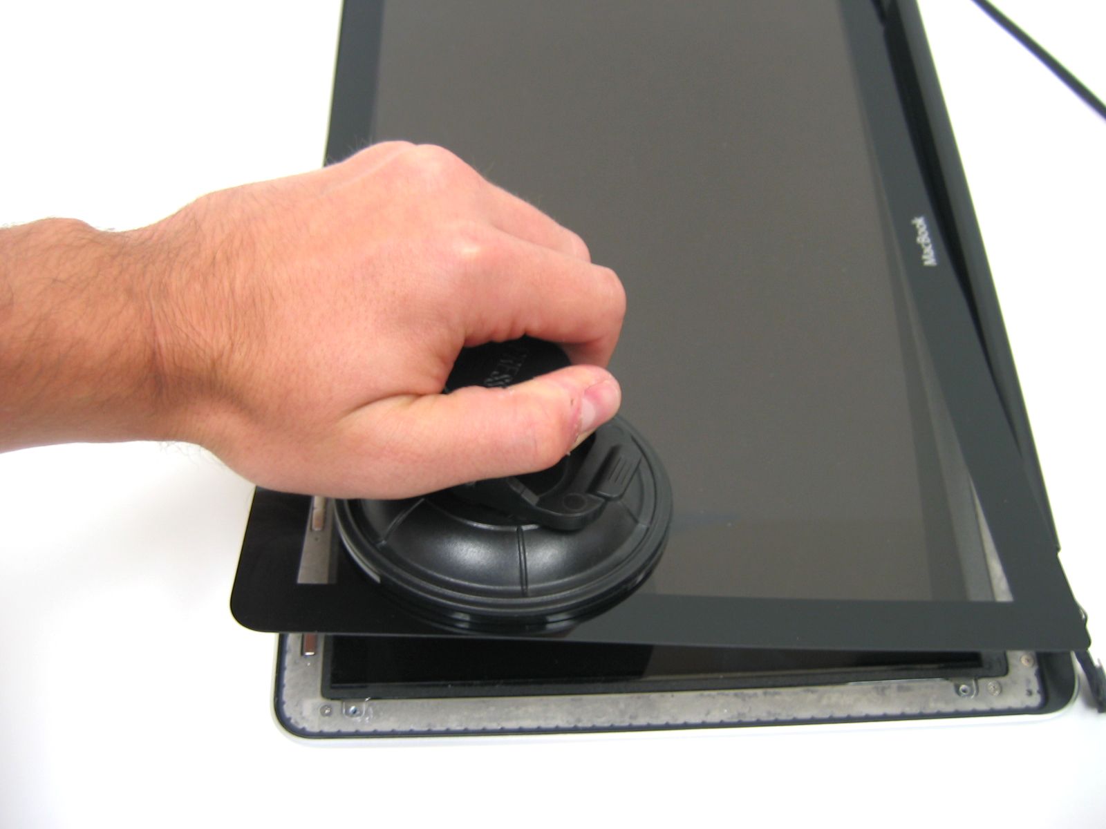 How to Replace the Macbook Unibody Glass LCD : 7 Steps (with Pictures ...