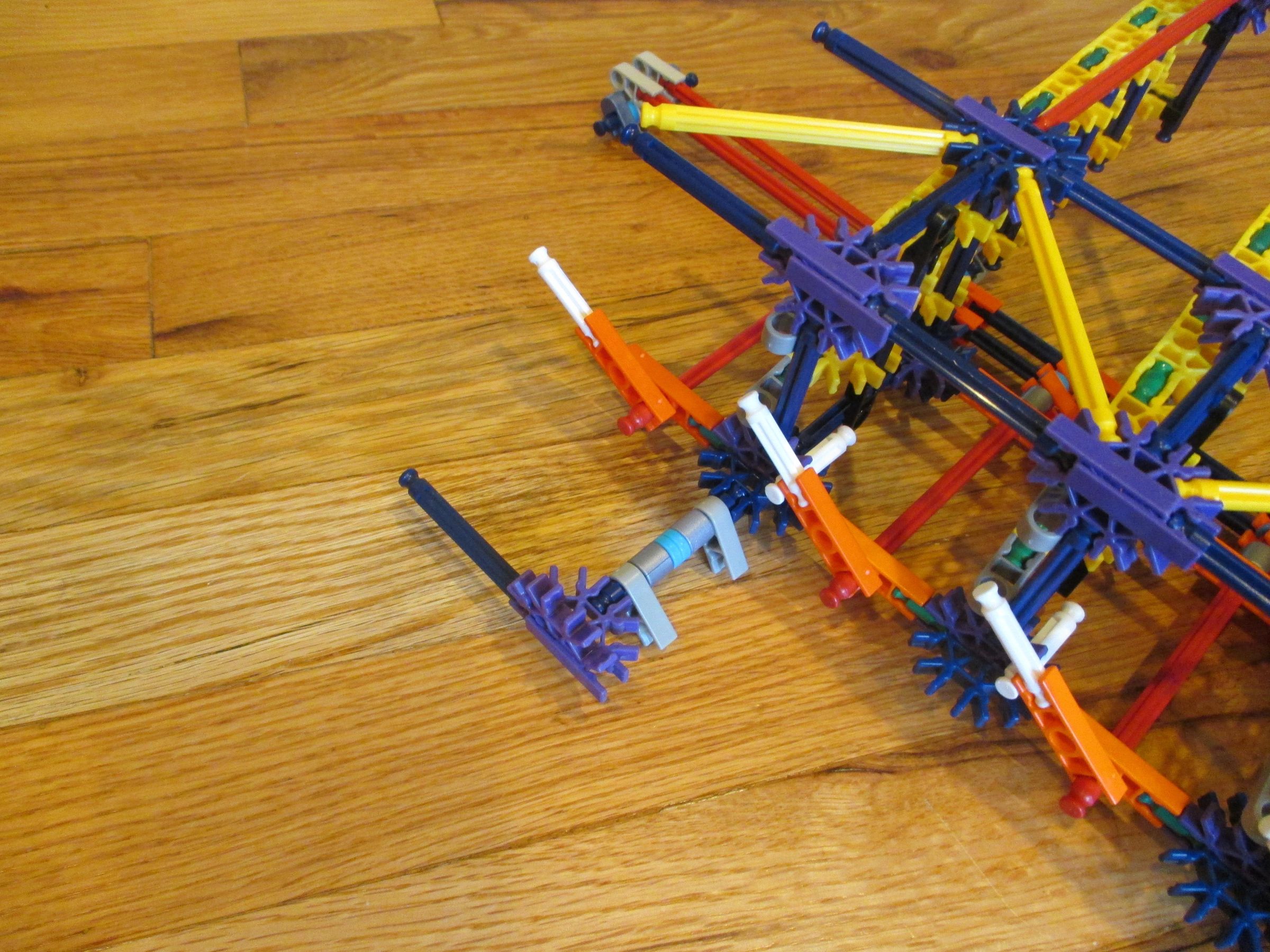 8-Ball Drawbridge Lift: a K'nex Ball Machine Lift : 17 Steps - Instructables