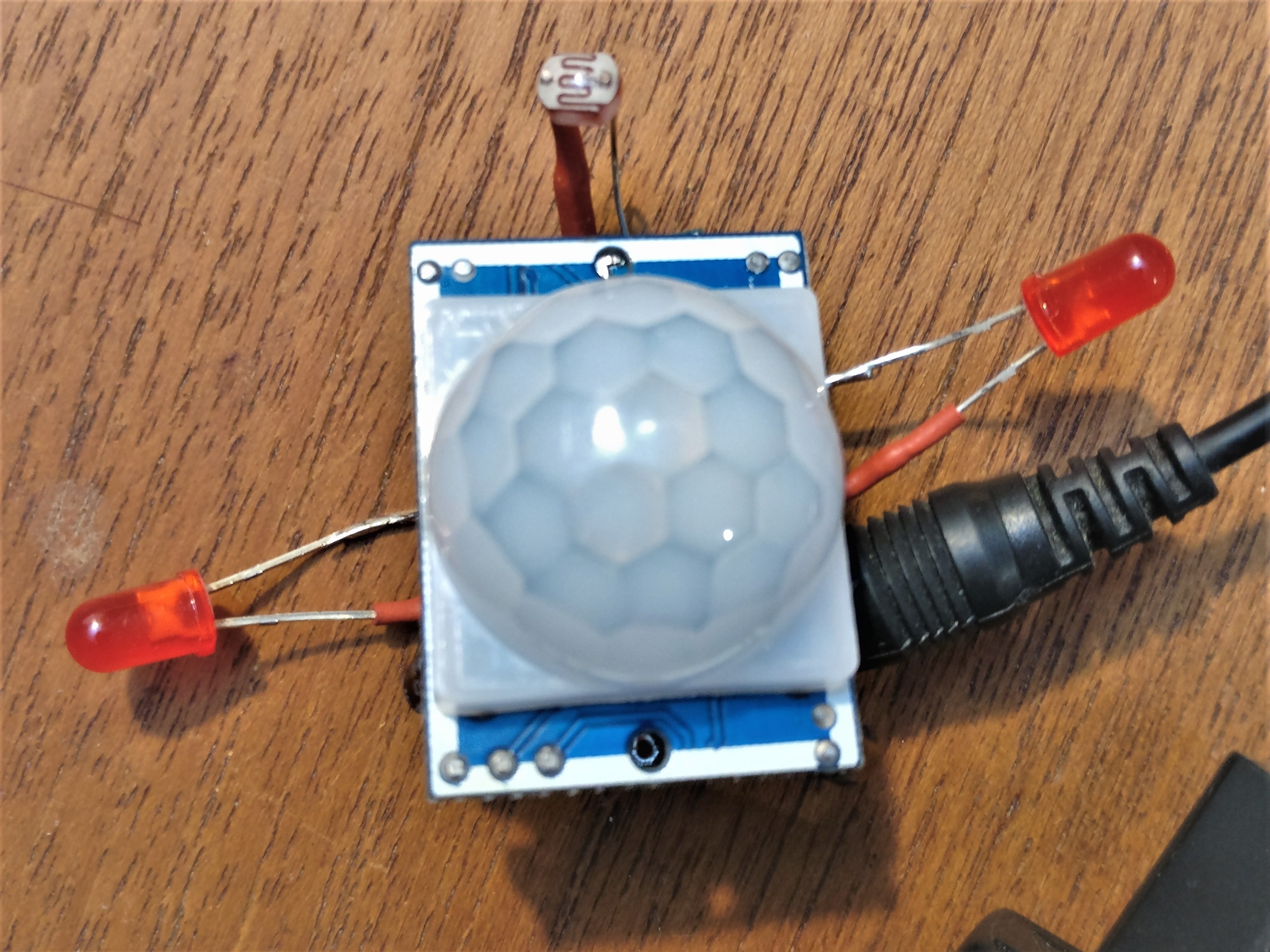 Mini LED Lamp With Movement- (PIR) and Lightssensor (LDR) : 8 Steps ...