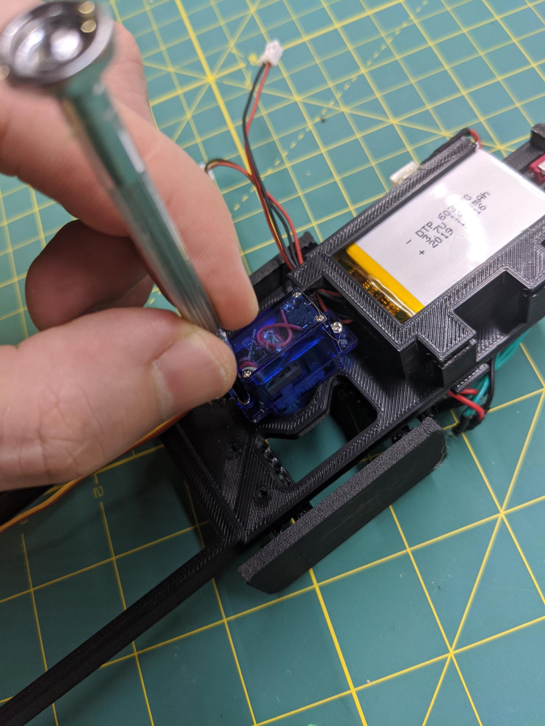 Itsy Bitsy: an Untethered Climbing Robot : 5 Steps (with Pictures) - Instructables