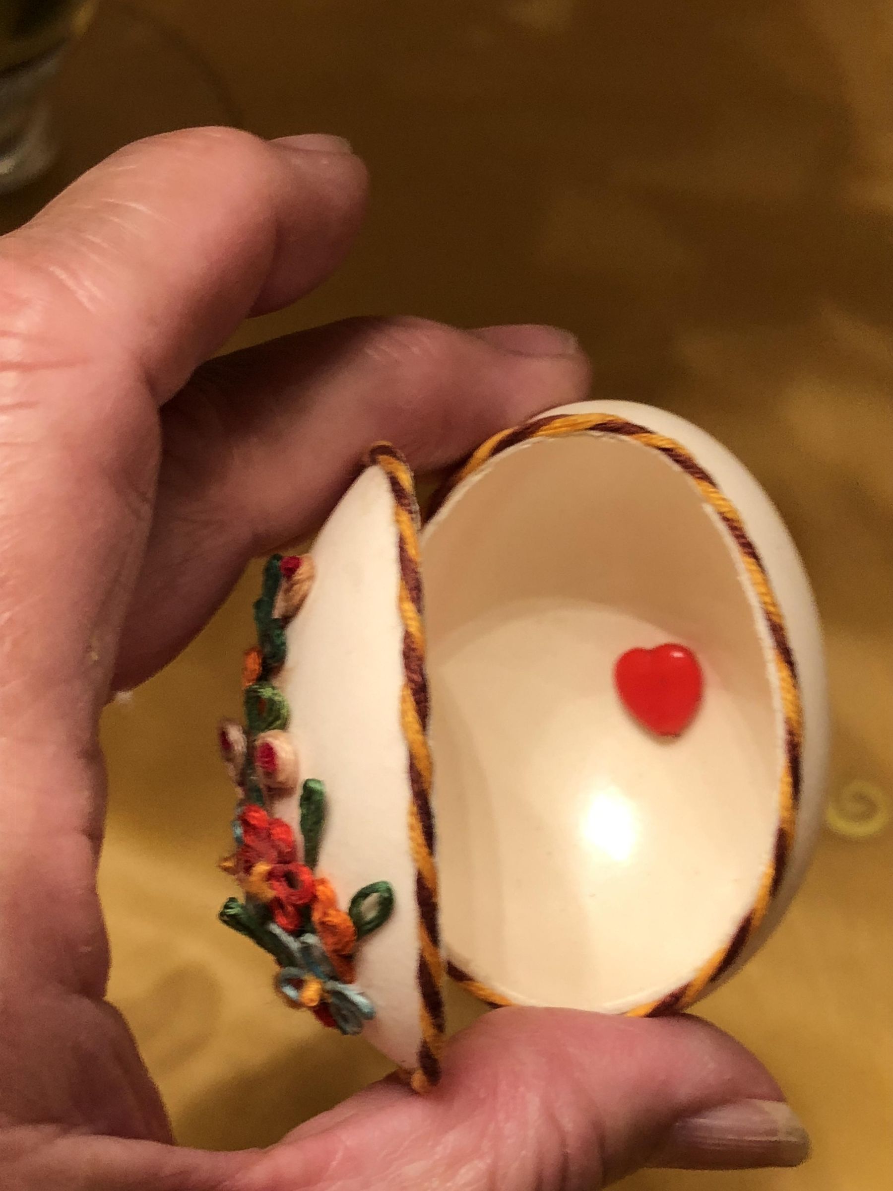 Eggsquisite, Egssortic Eggshell Craft : 5 Steps - Instructables