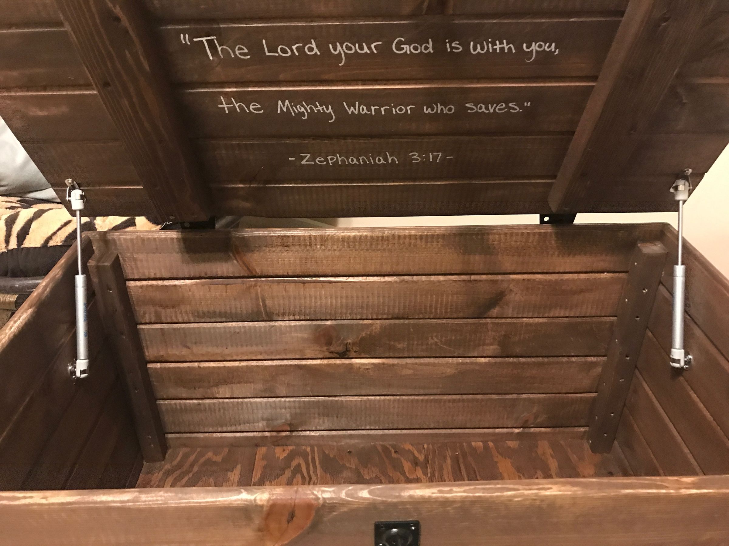 Rustic Wood Chest Toybox : 10 Steps (with Pictures) - Instructables