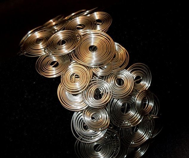 A Spiral Bracelet Using Beadalon Artistic Wire Designer Spiral Maker ...