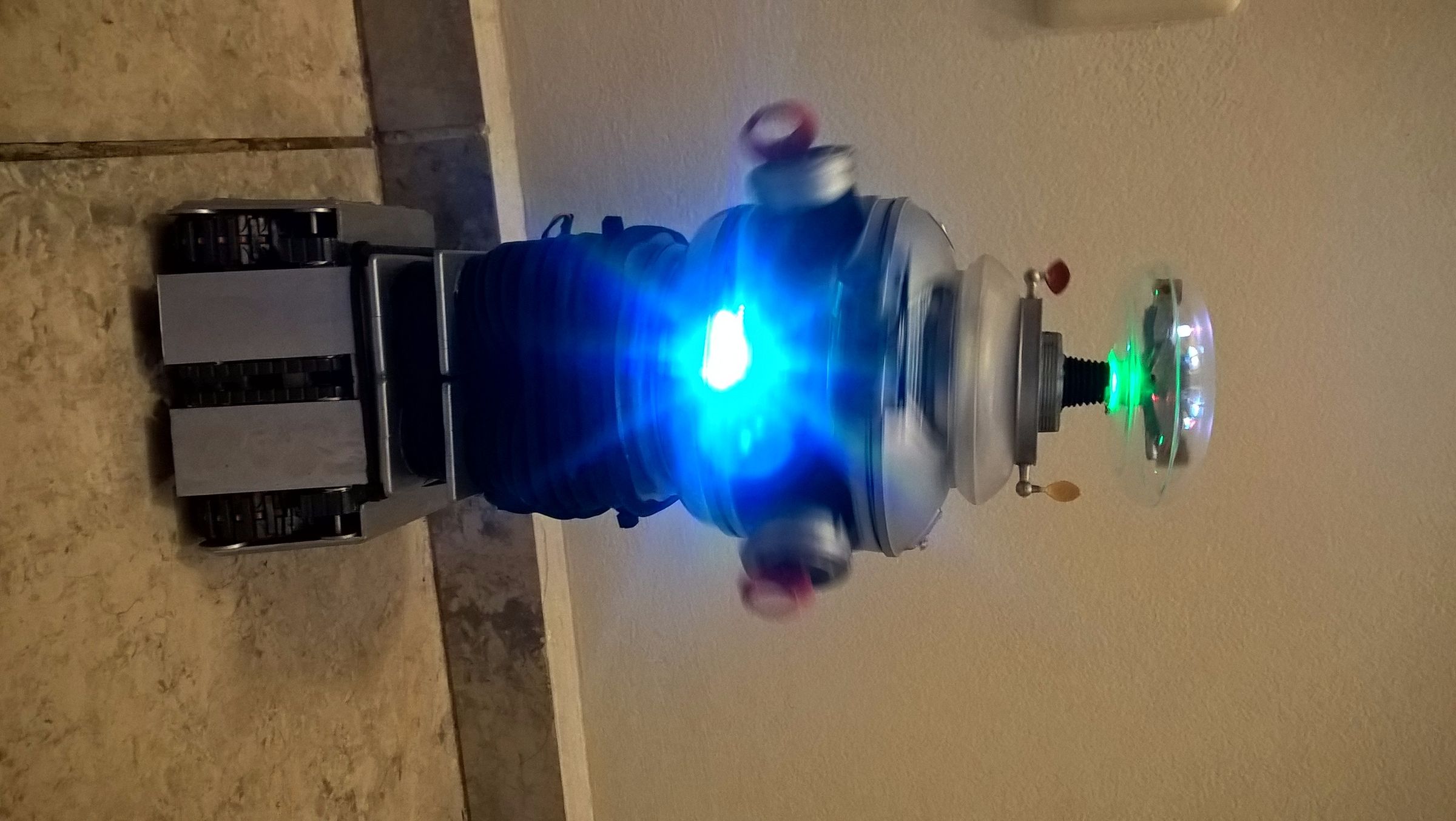 Robot B9 - " Lost in Space " Moebius : 6 Steps - Instructables