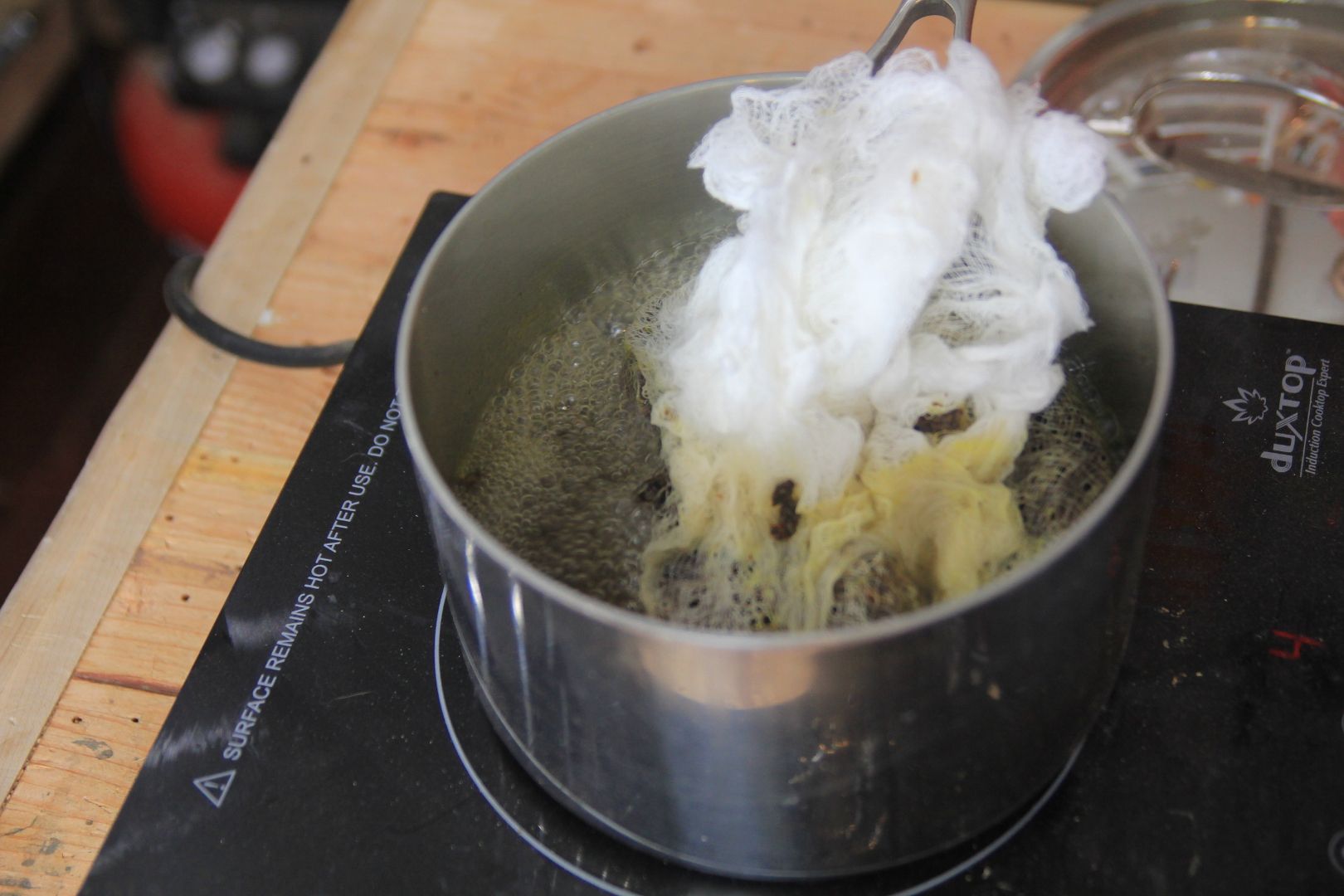 How to Render Beeswax From Honeycomb : 6 Steps (with Pictures ...
