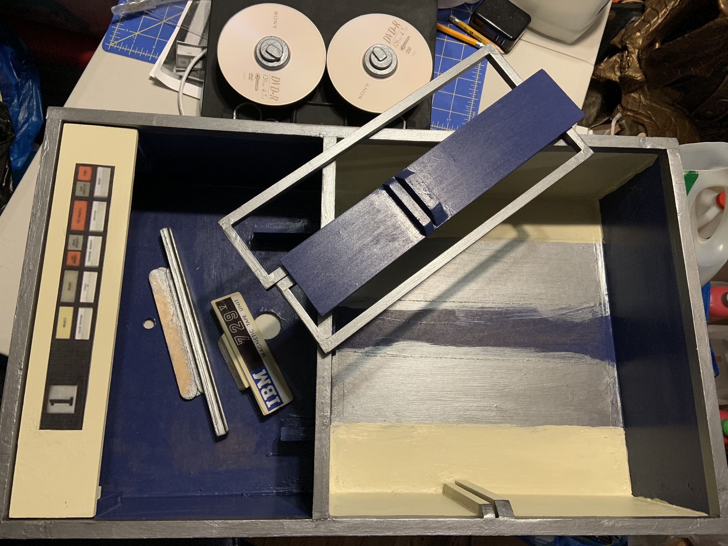 Retro Mainframe Computer Digital to Analog Shelf : 3 Steps - Instructables