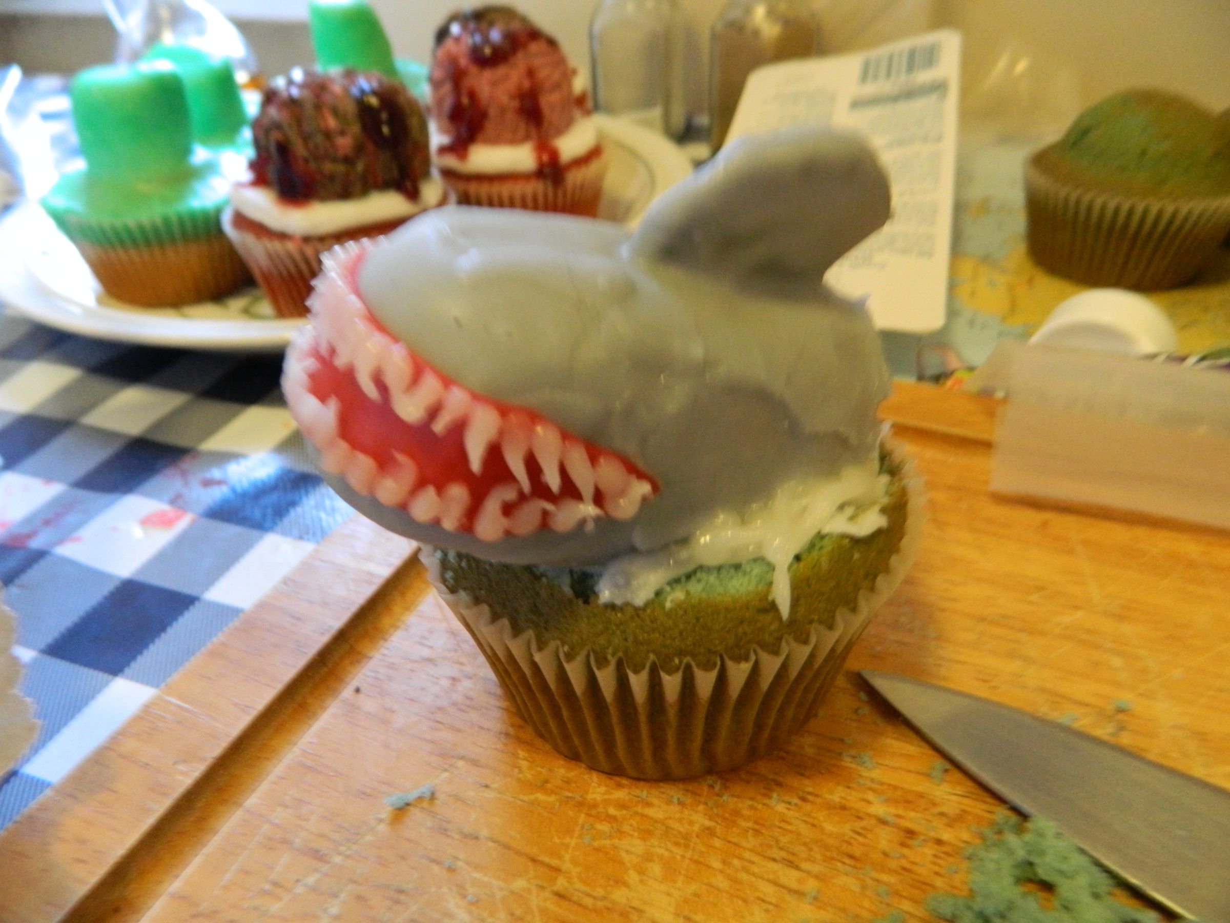 Shark Attack Cupcakes : 9 Steps (with Pictures) - Instructables