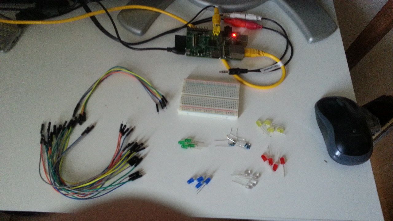 Charlieplexed 4x5 Multicolour LED Matrix Controled by Python on the Pi : 7 Steps - Instructables