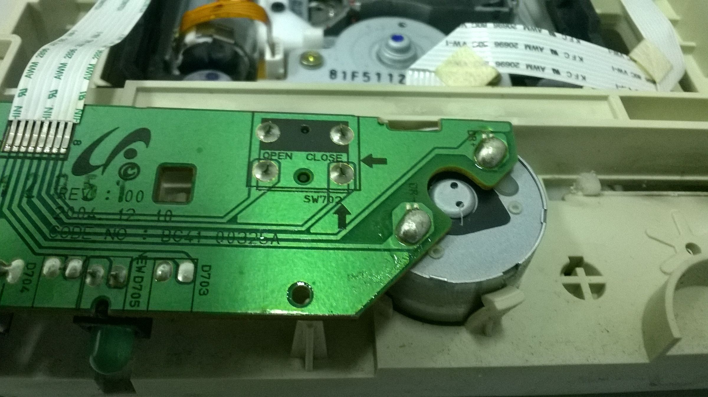 Disassembling a CD/DVD Reader and Reusing Its Parts : 12 Steps (with ...