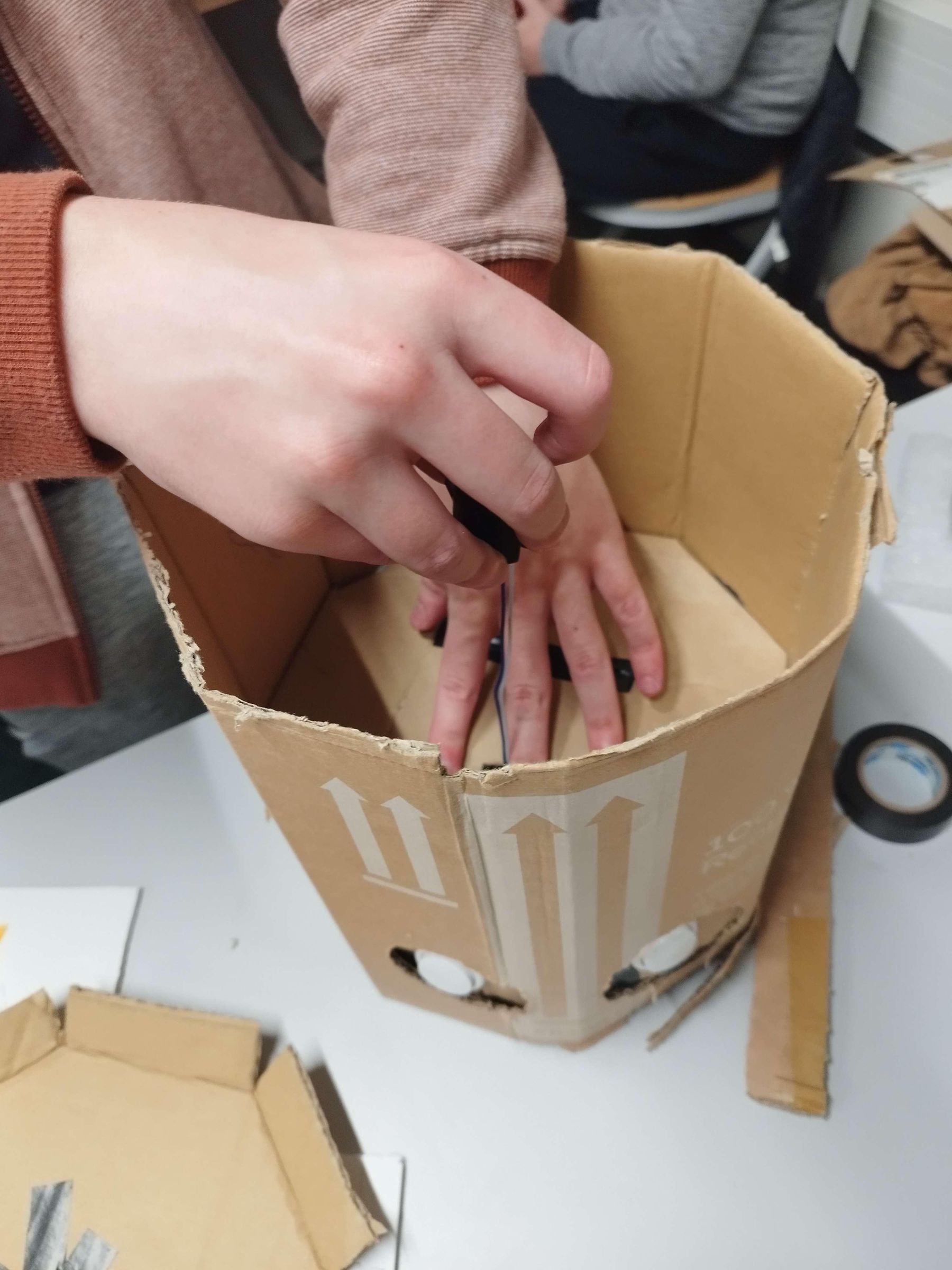 Make a Space Mecha Cow Controller for "Attack of the Bric-a-Brac" : 16 ...