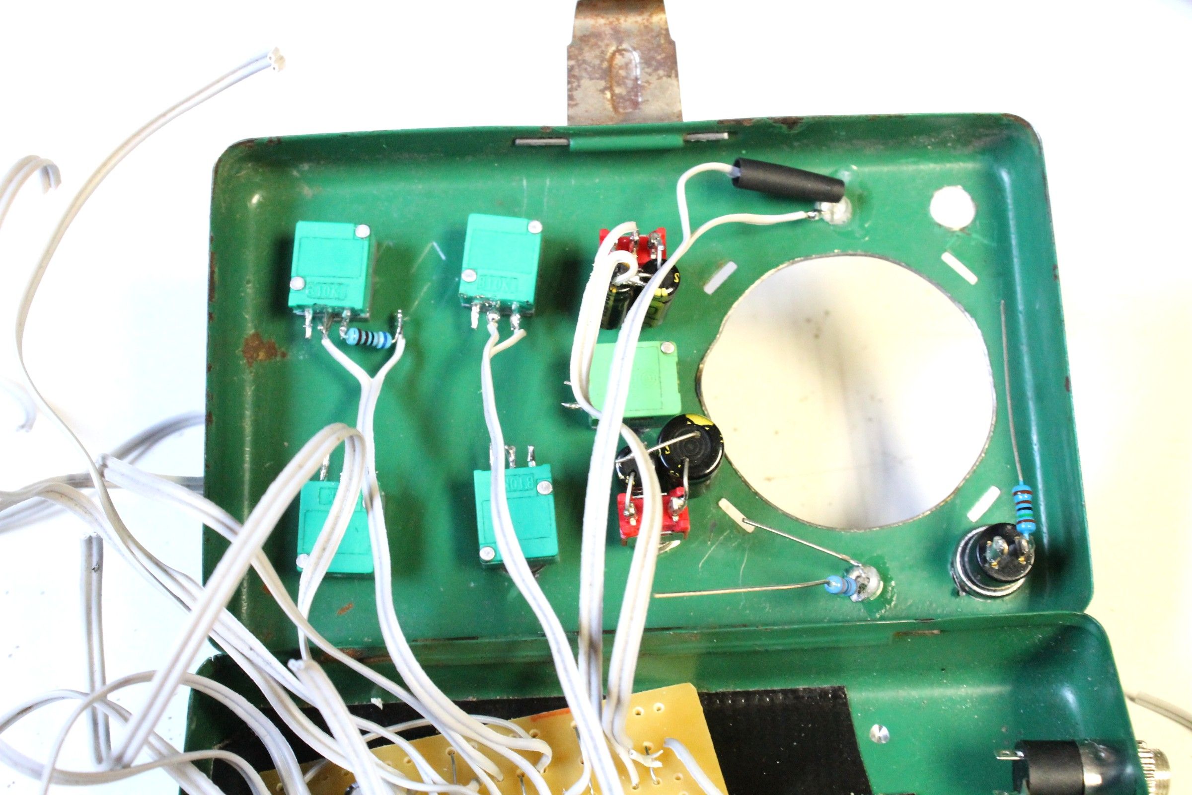 Fizzle Loop Synth V3 (555 Timer) : 11 Steps (with Pictures) - Instructables