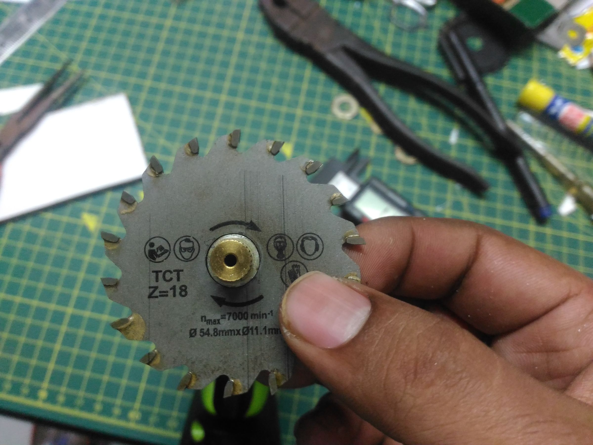 DIY PCB Cutter AKA Mini Table Saw : 8 Steps (with Pictures) - Instructables