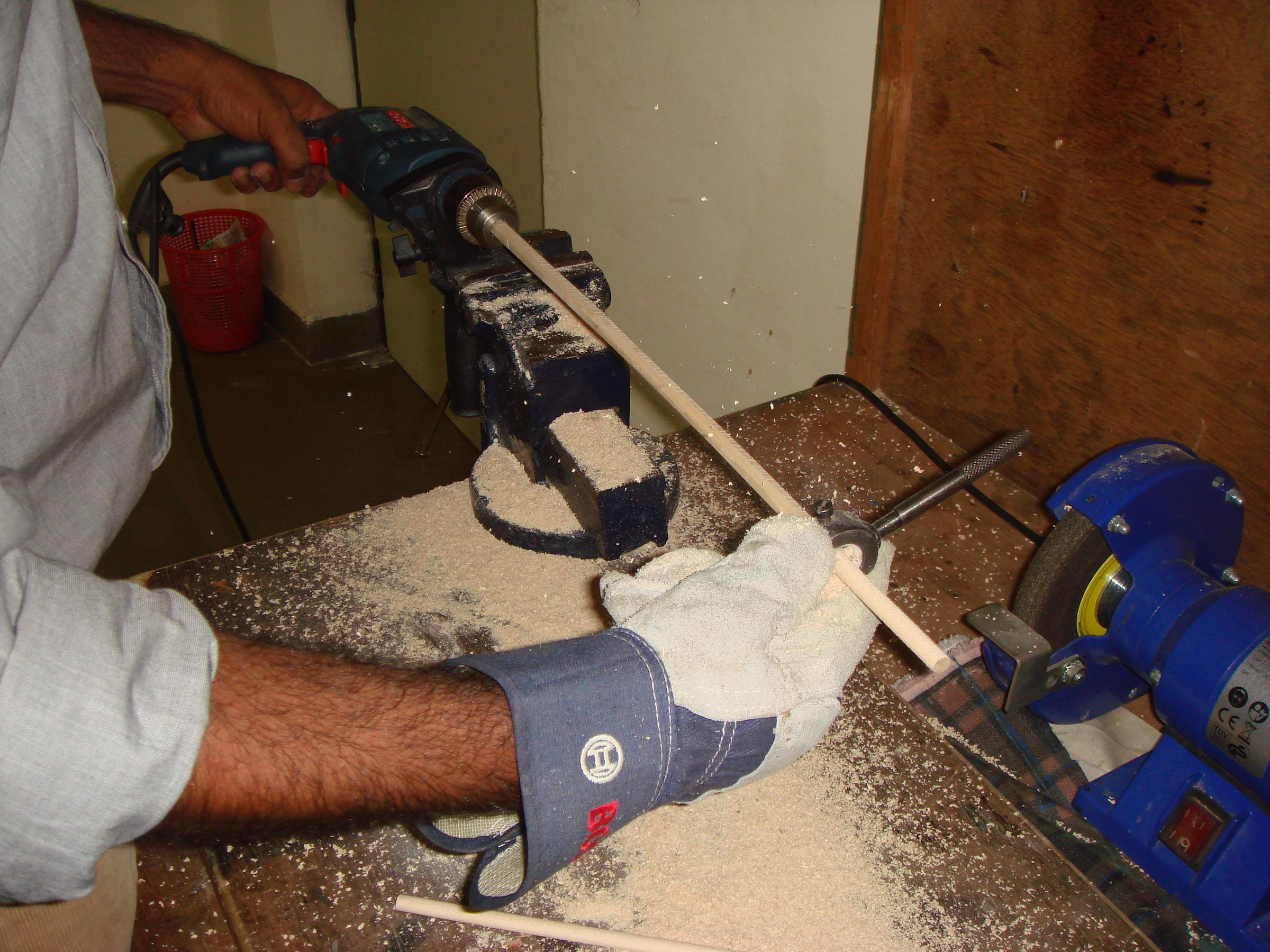 Make Wooden Dowels With a Threading Die : 5 Steps - Instructables