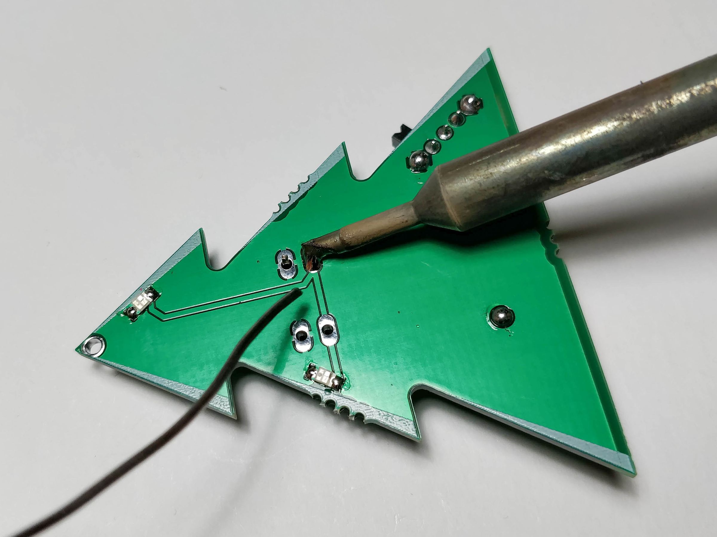 $1 PCB Christmas Tree : 7 Steps (with Pictures) - Instructables