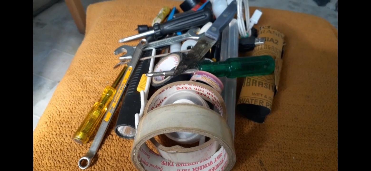LAB BENCH TOOL HOLDER : 8 Steps - Instructables