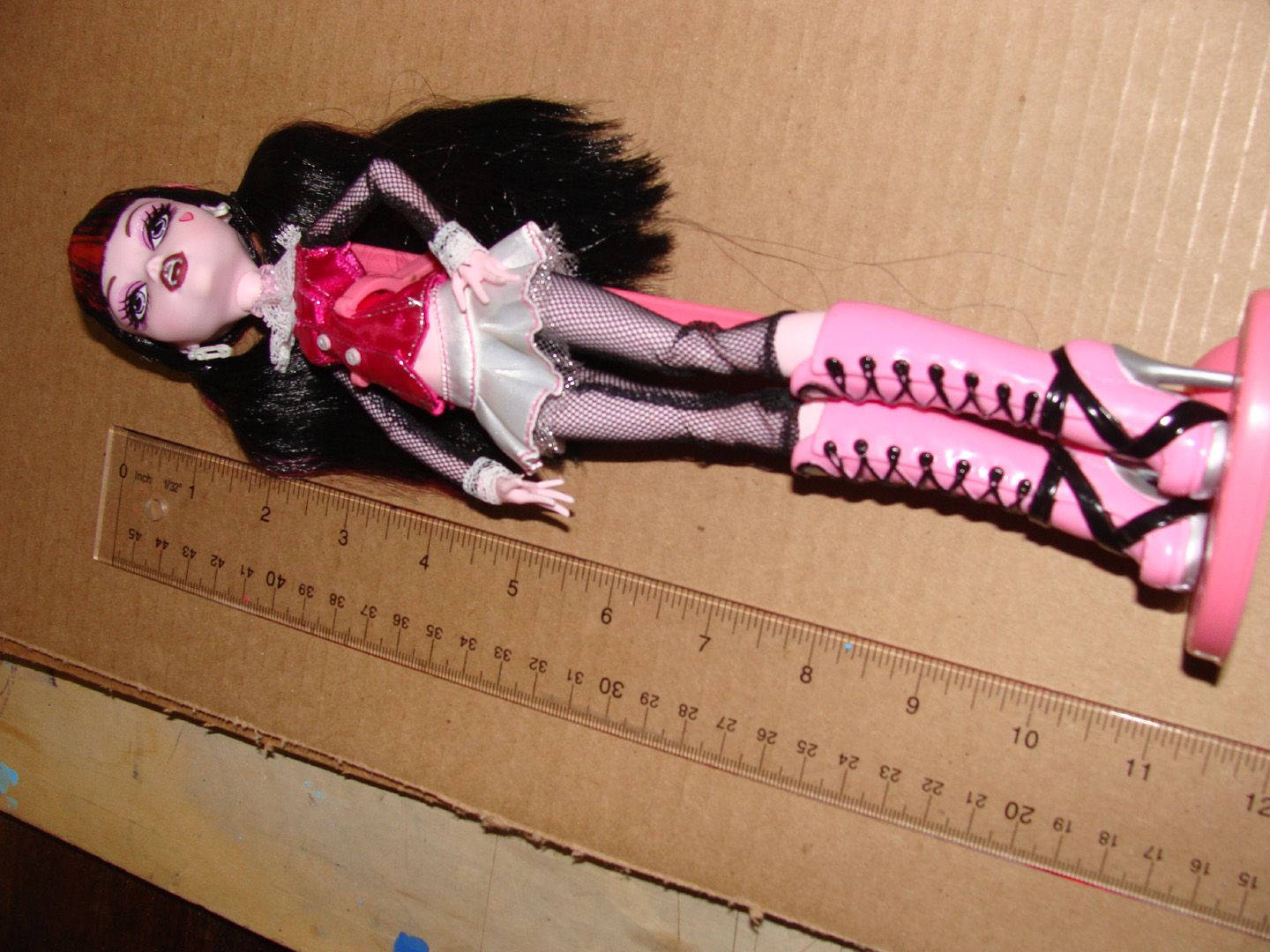 Vampire Doll Coffin From Cardboard : 8 Steps - Instructables
