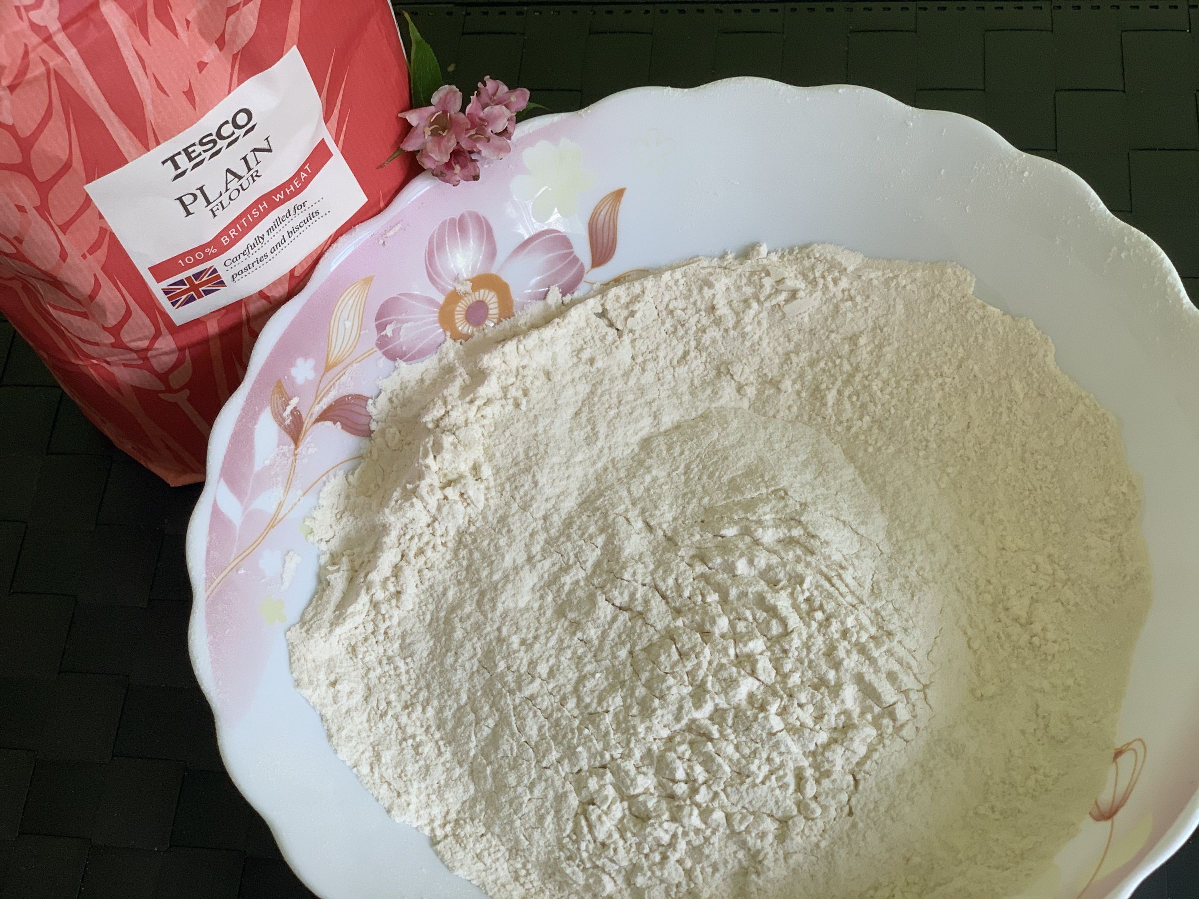 How to Make Pizza Hut's Dorito Crust Pizza : 6 Steps - Instructables