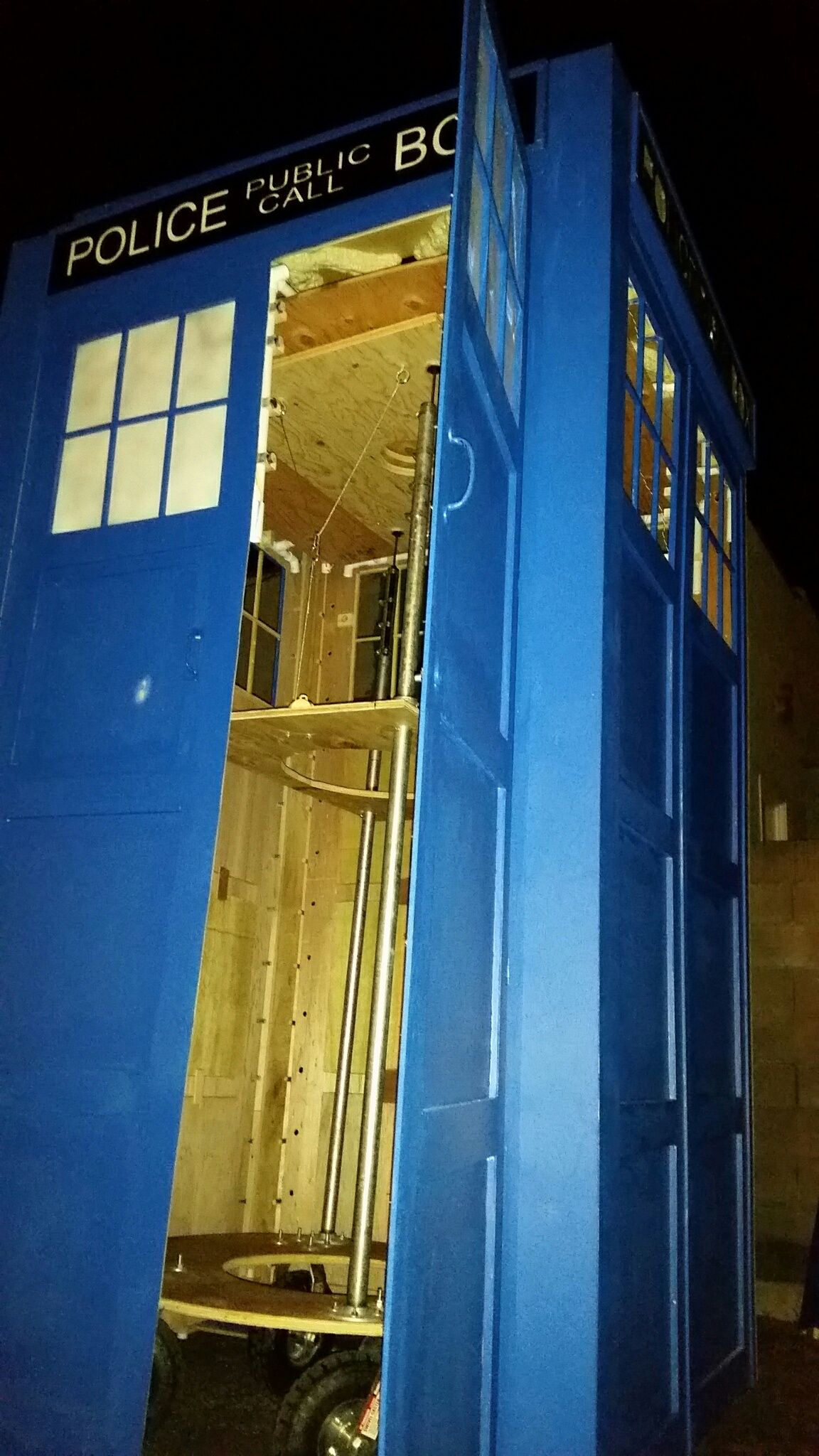 FULL SCALE Levitating TARDIS : 4 Steps - Instructables