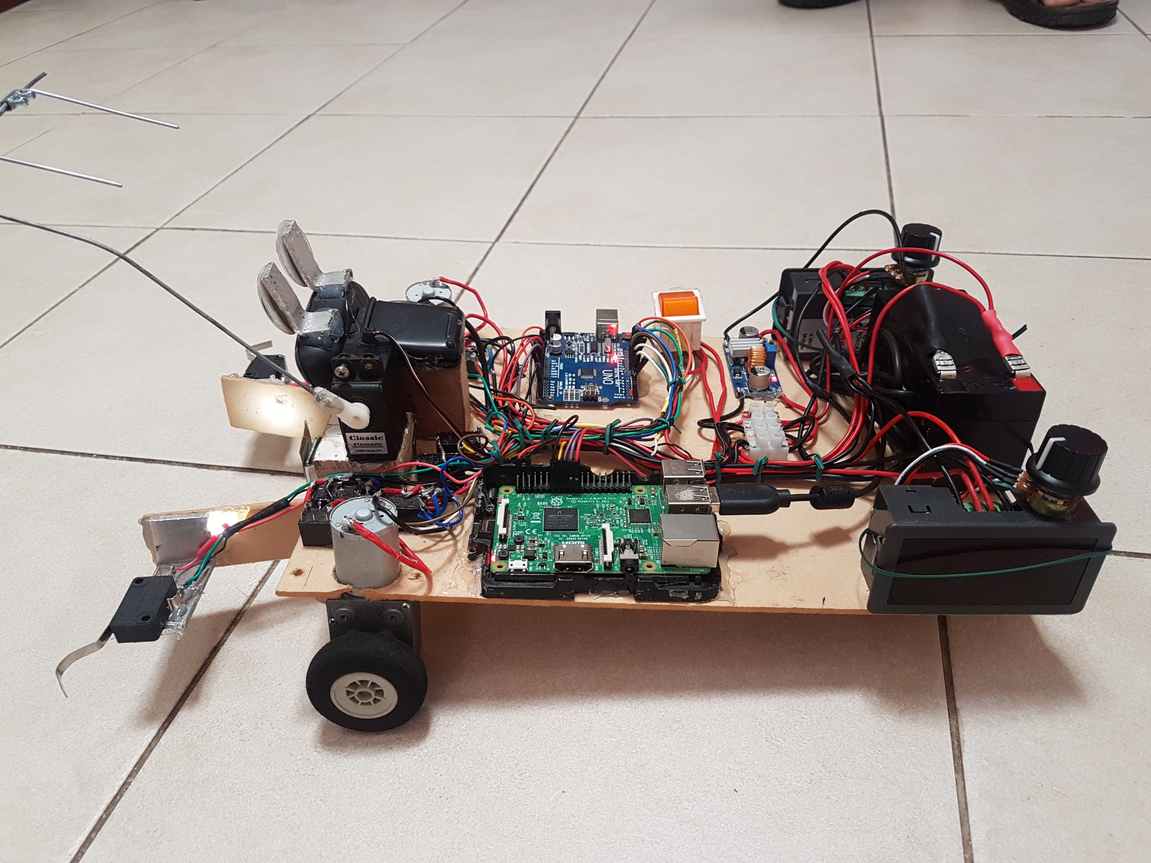Autonomous Soccer Playing Robot : 4 Steps (with Pictures) - Instructables
