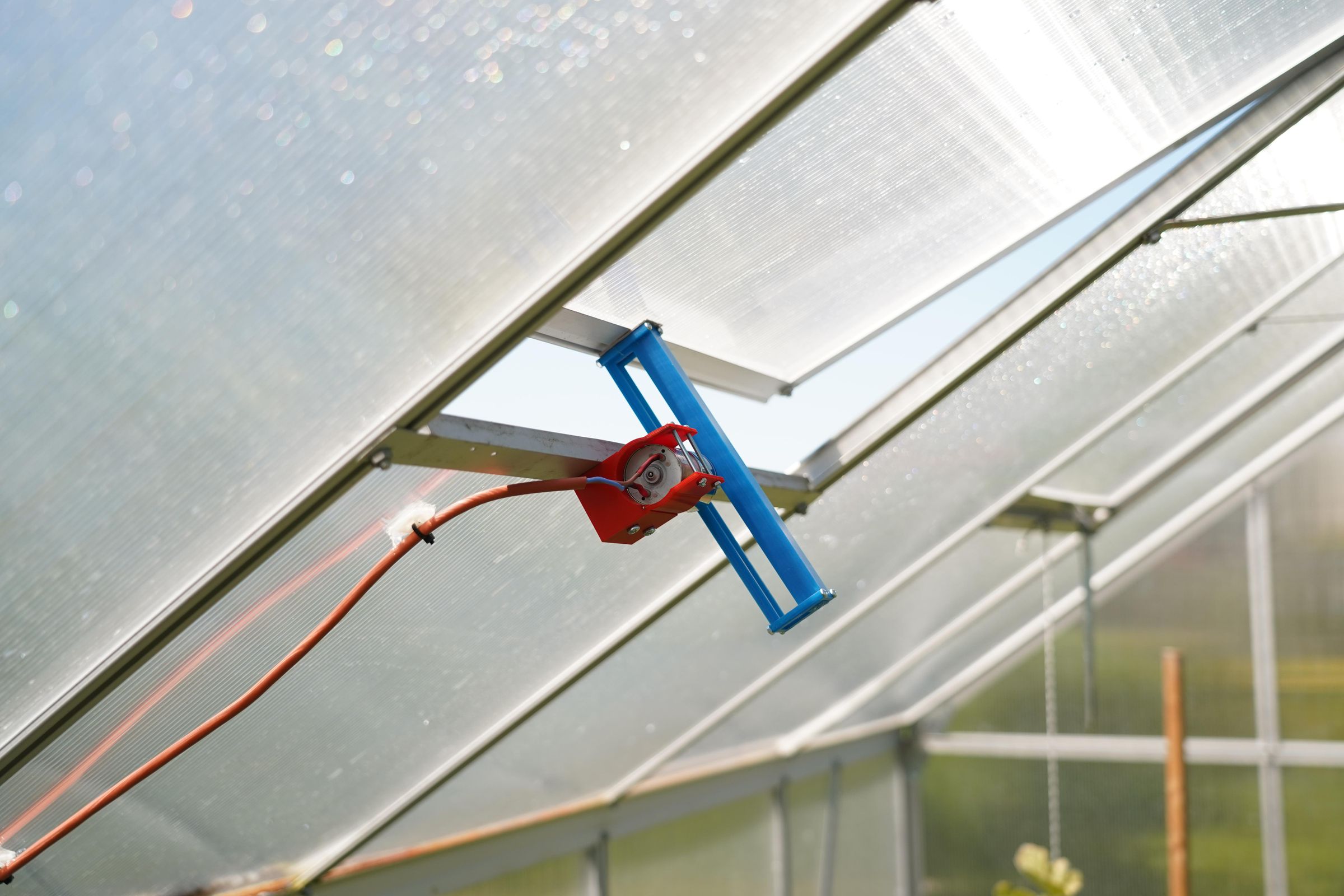 Automating a Greenhouse With LoRa! (Part 2) || Motorized Window Opener ...