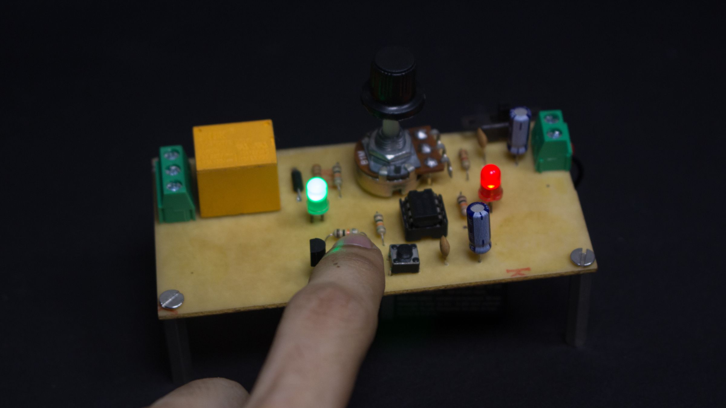 Adjustable 555 Timer Relay Switch | Monostable Multivibrator Circuit ...