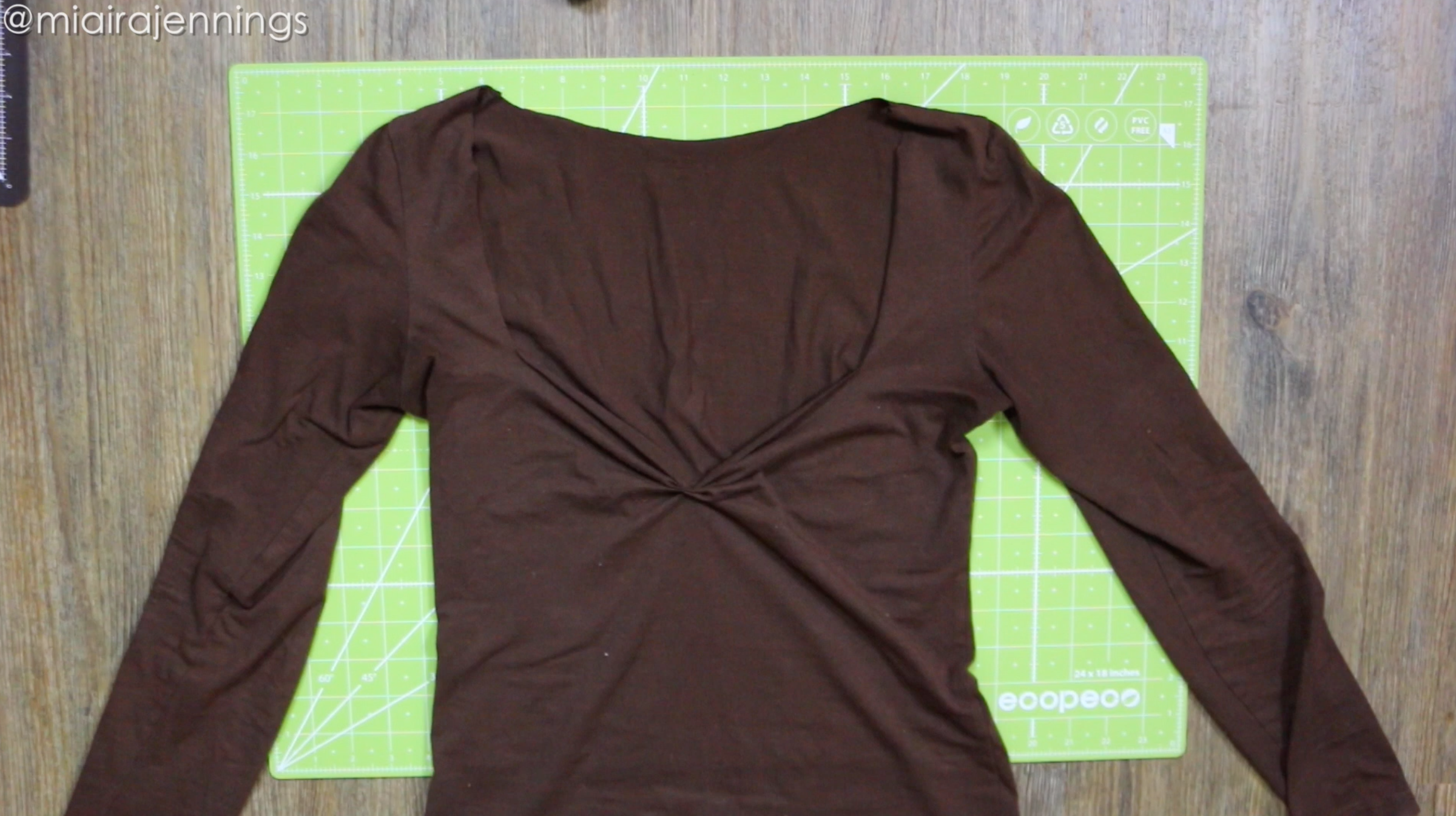 DIY Square Sweetheart Neckline Top : 5 Steps - Instructables