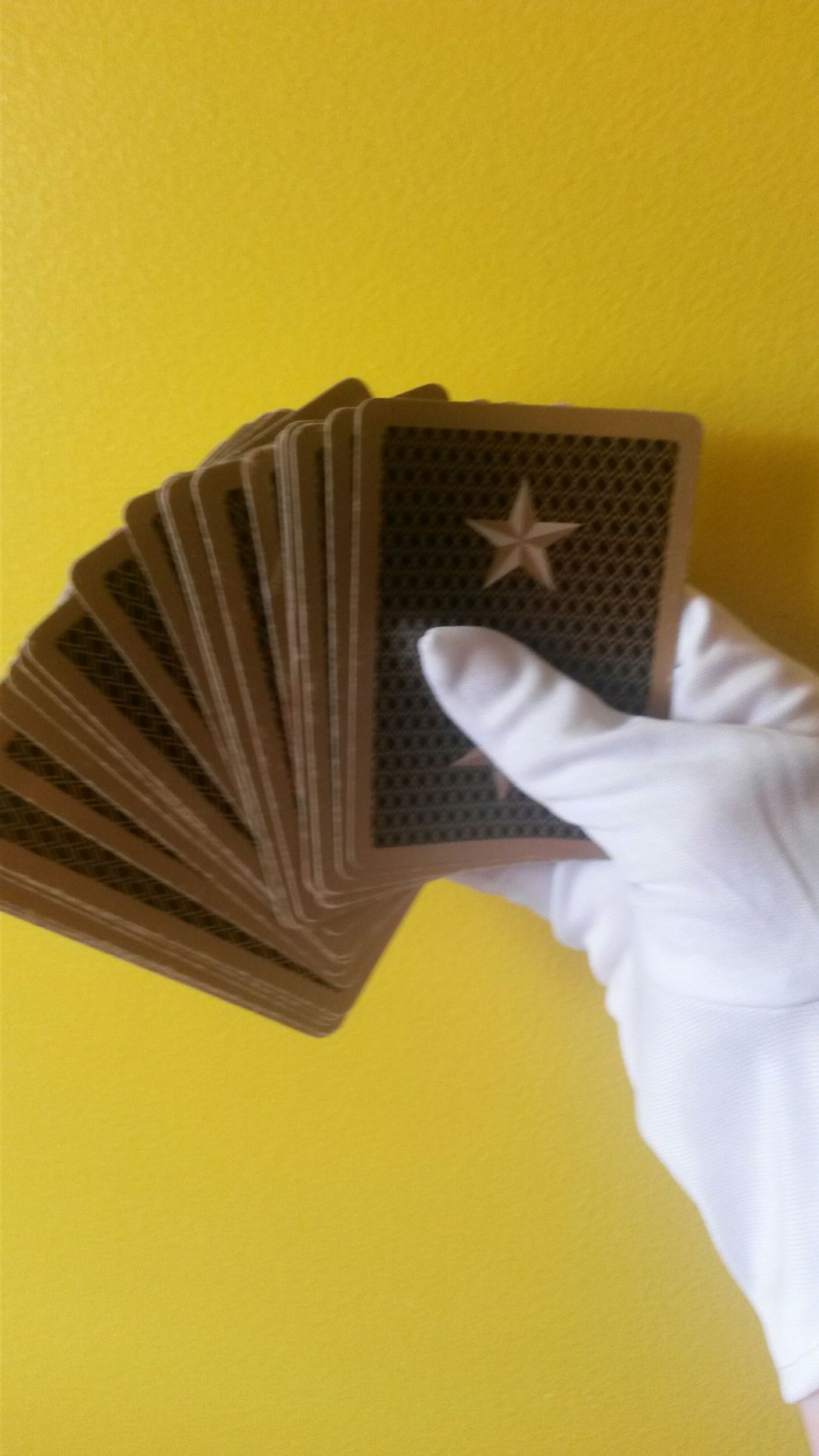 How to Throw Cards : 4 Steps - Instructables