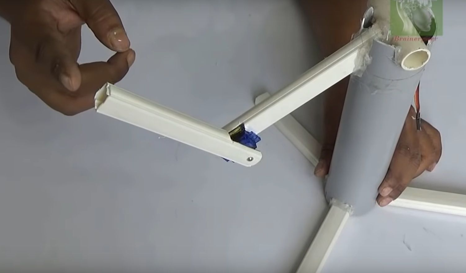 A Simple Robotic Arm Controlled Over Actual Hand Movement : 7 Steps ...