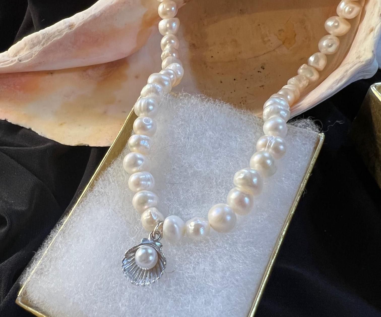 Pearl Necklace With Oyster Shell Charm : 17 Steps (with Pictures ...