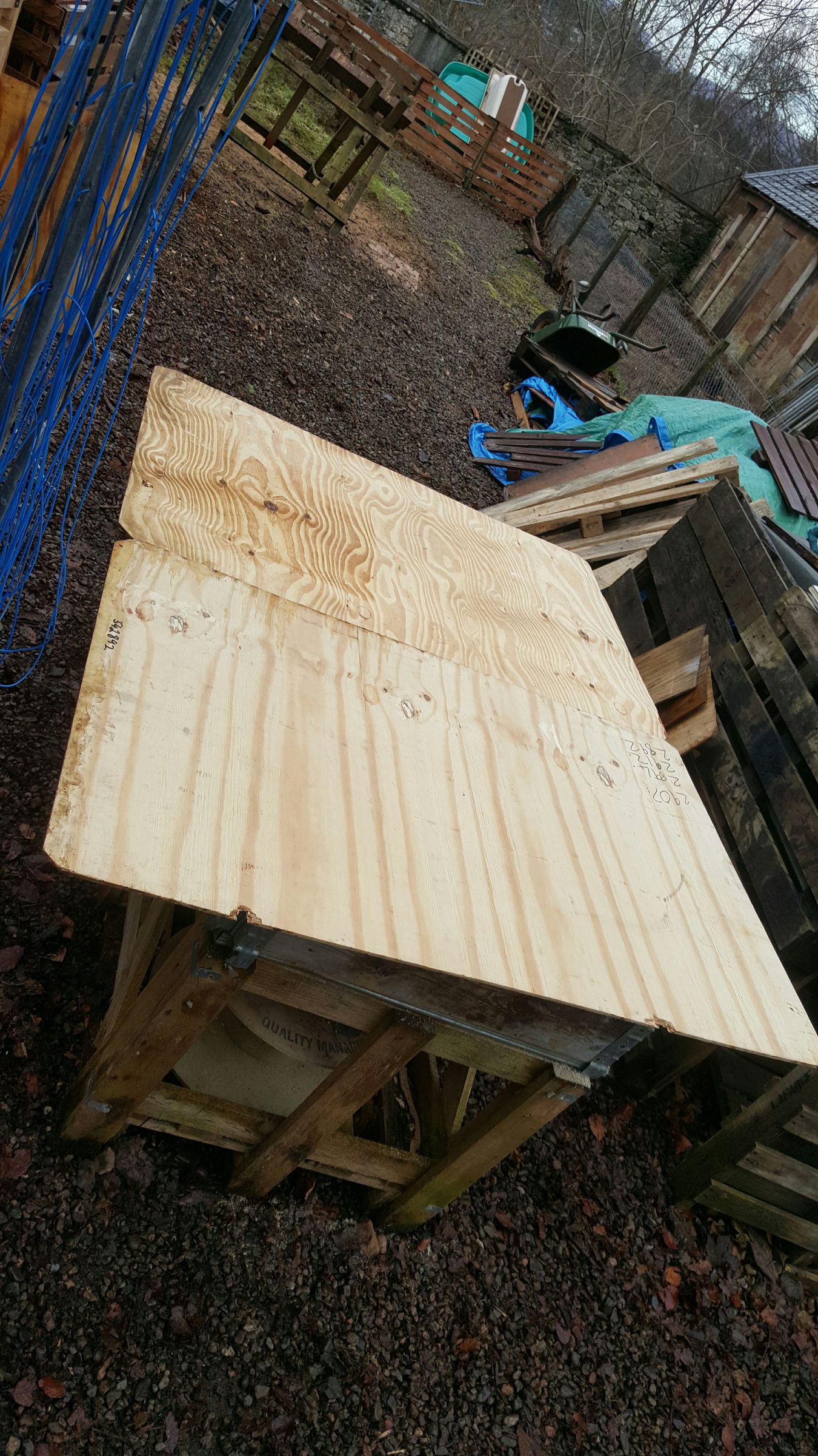 Euro Pallet Log Shed - 7 Foot High Approx : 13 Steps (with Pictures ...