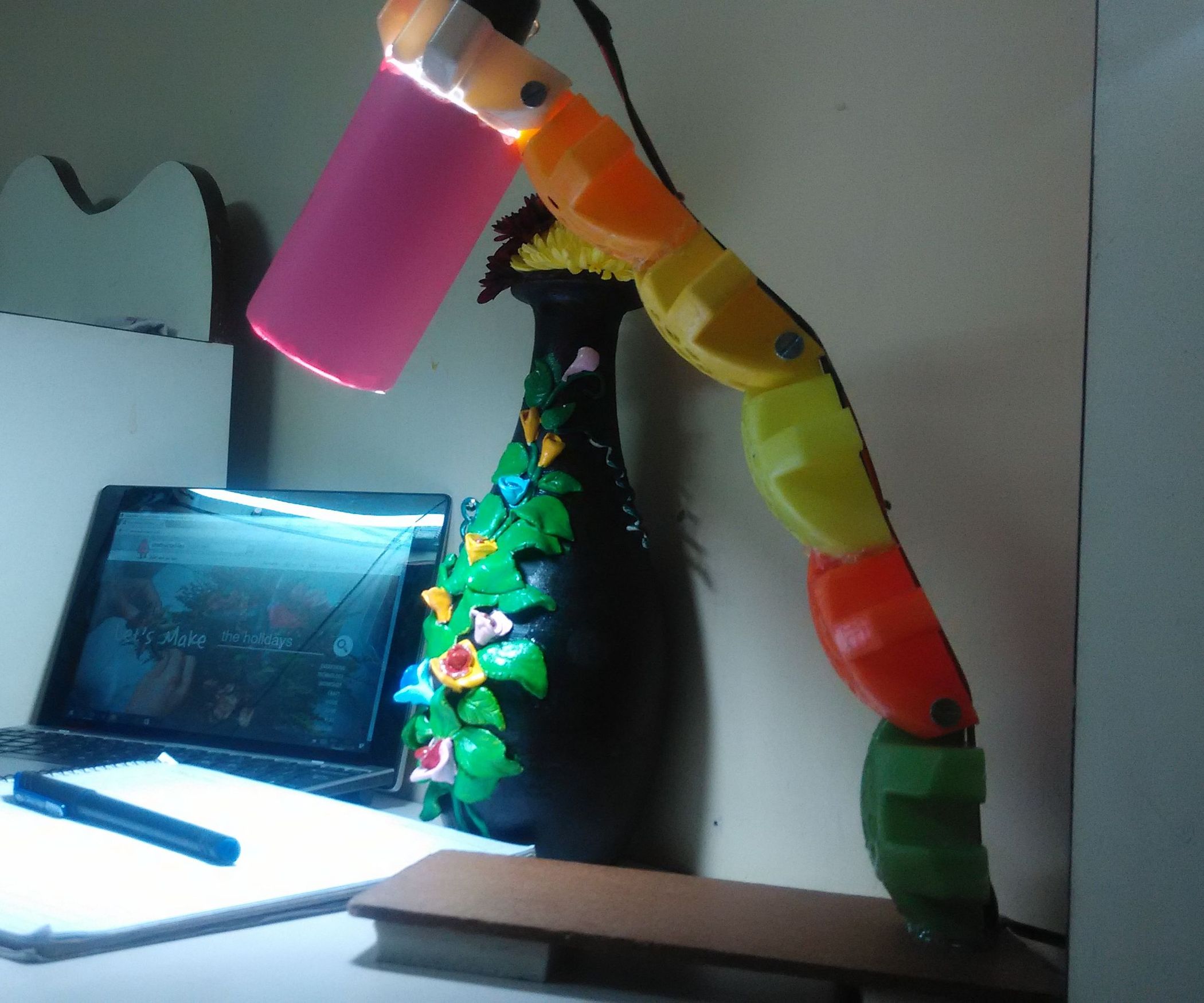 CHEAP ADJUSTABLE DESK LAMP : 11 Steps (with Pictures) - Instructables