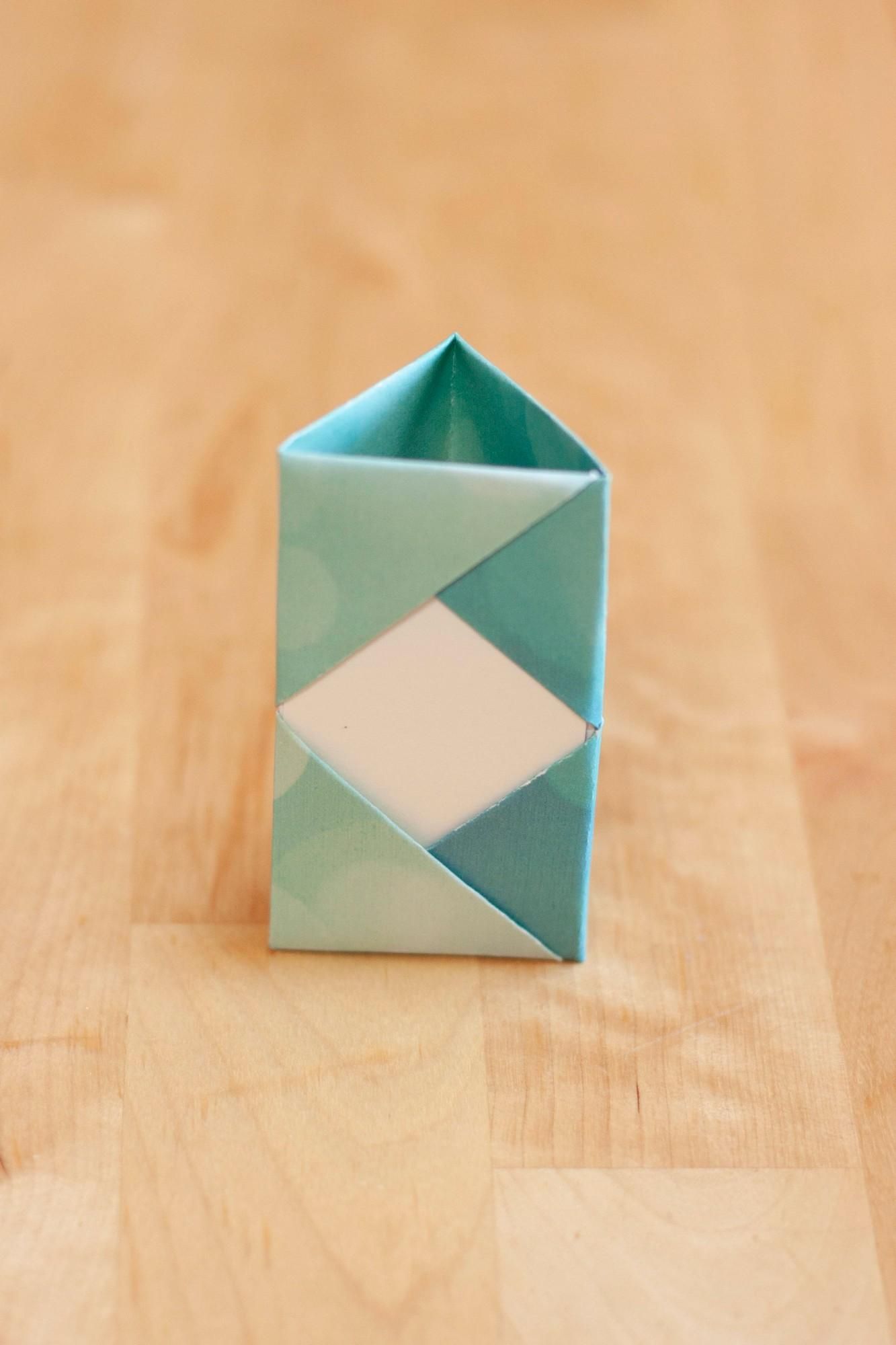 Folded Paper Pencil Stand : 3 Steps (with Pictures) - Instructables