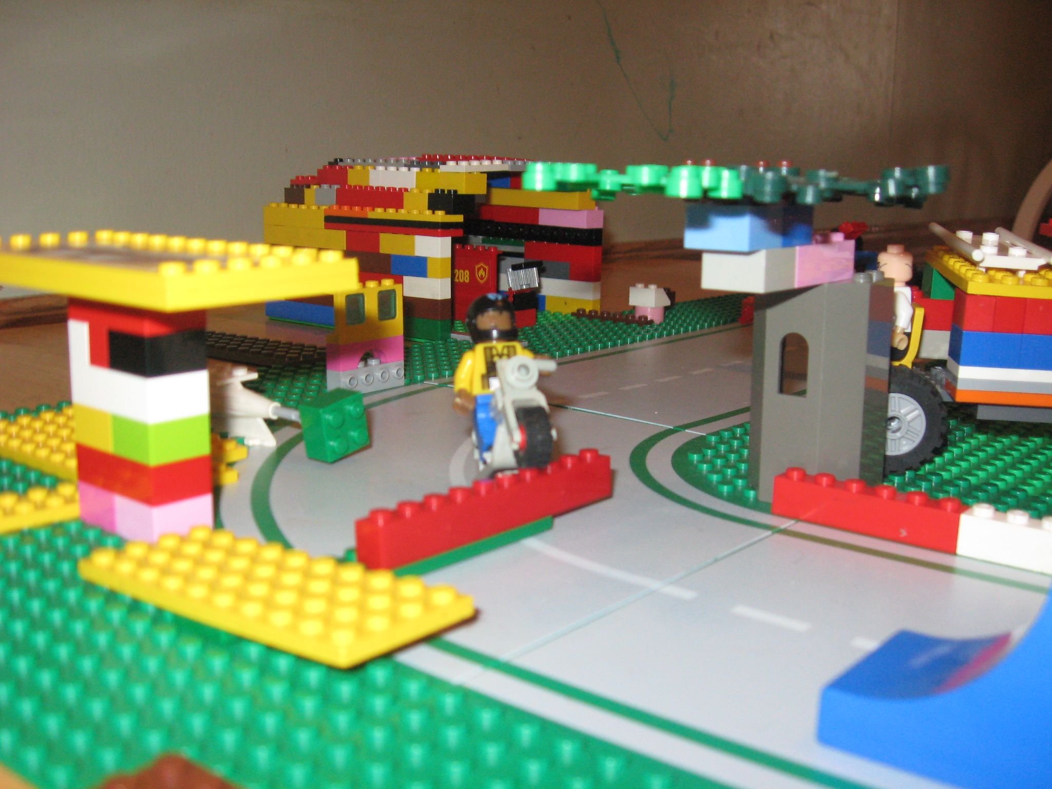 Lego Motocross - Wipeout Style! : 4 Steps - Instructables