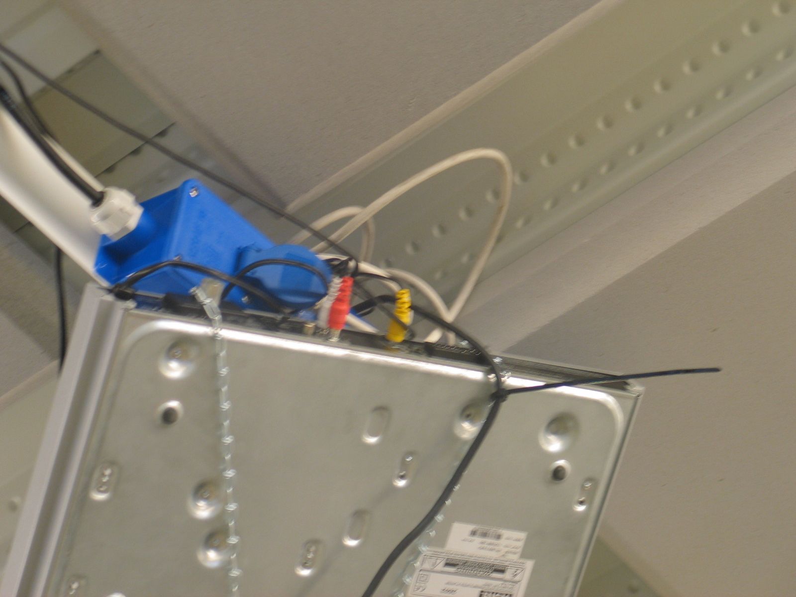 Video Installation : 7 Steps - Instructables