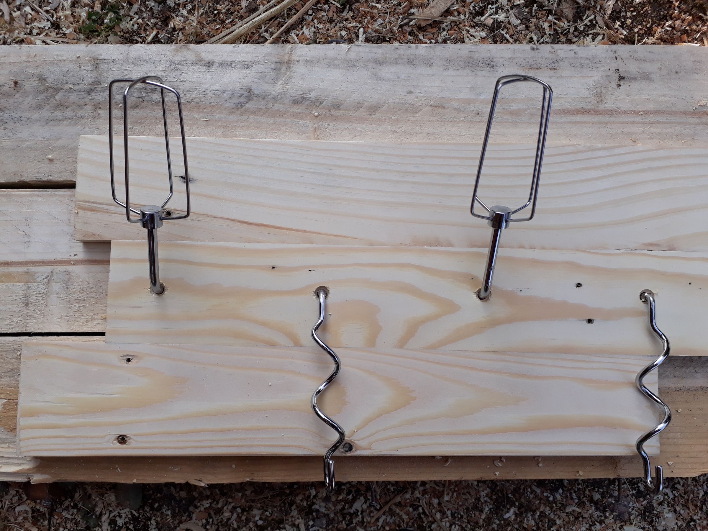 Kitchen Peg With Pallet and Electric Whisk Remains : 4 Steps ...