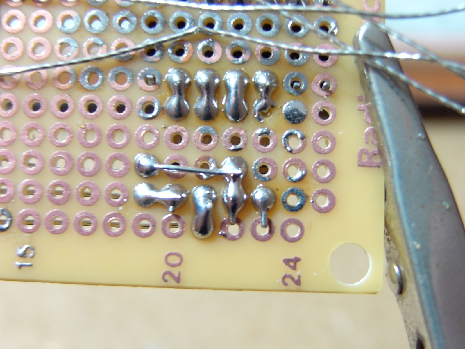 Single Chip, 2 Wire 4x4 LED Matrix - Instructables