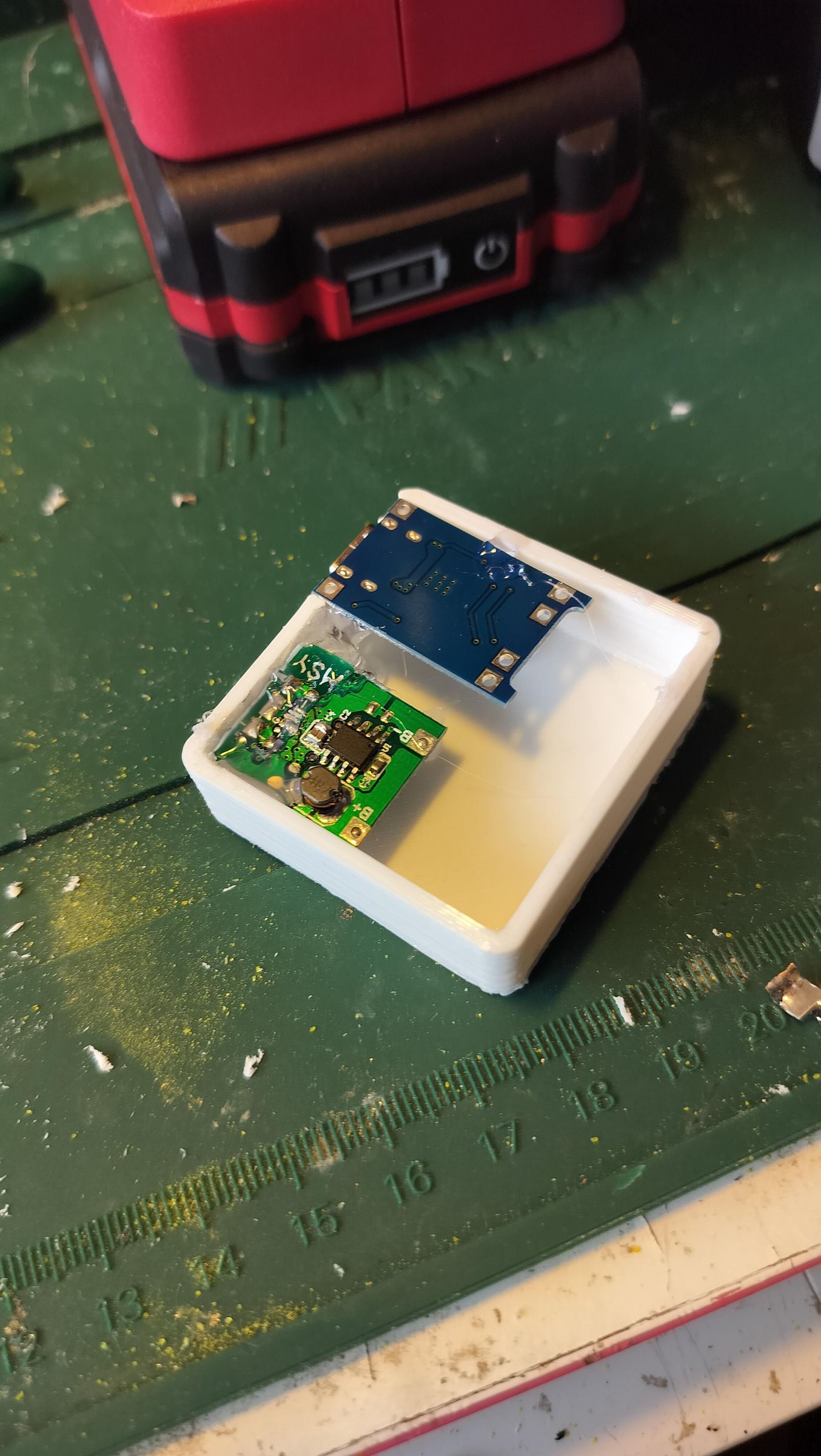 DIY Powerbank With Refurbished 18650 Lithium Cells : 8 Steps ...