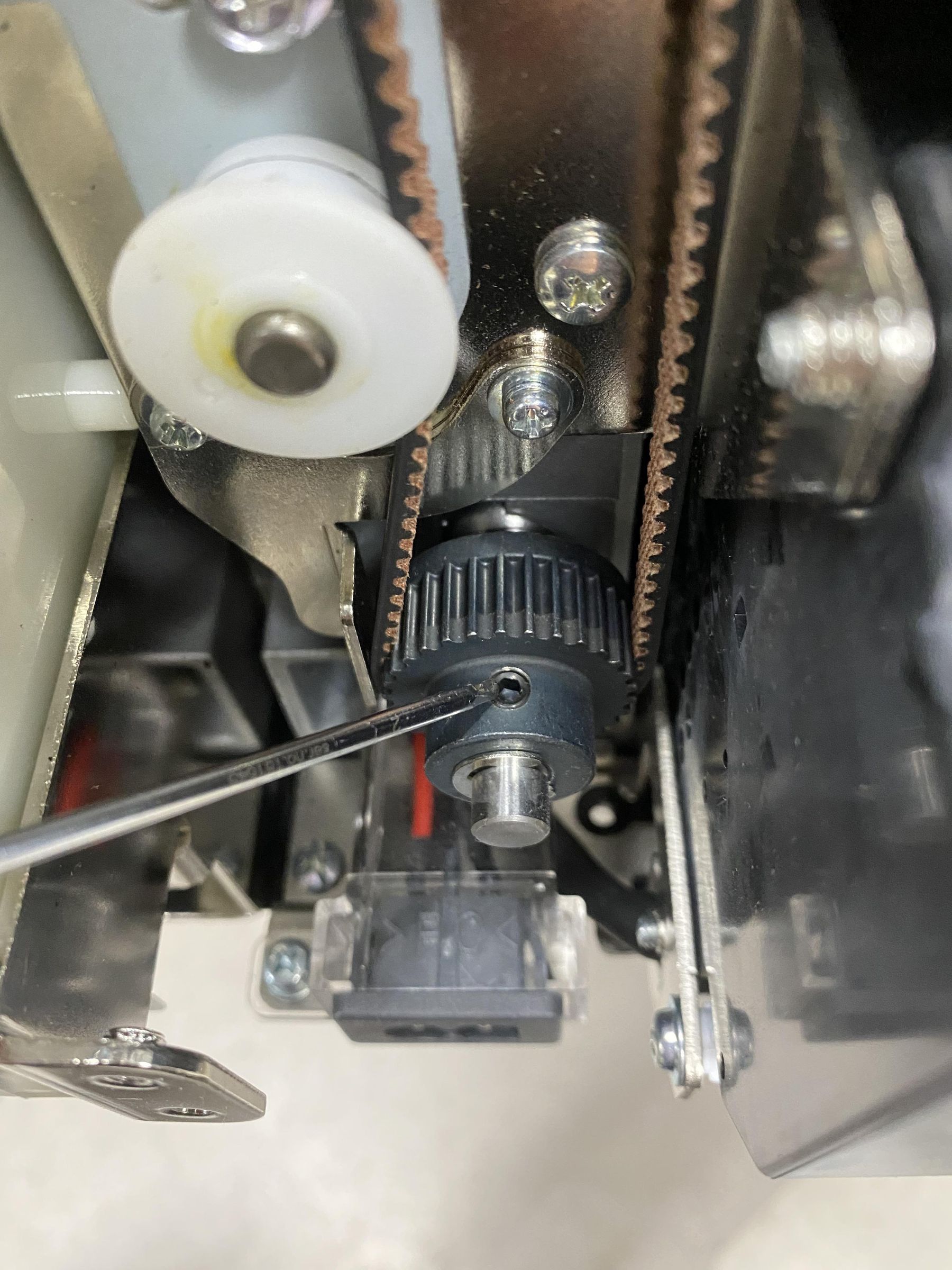 How to Timing Your Sewing Machine : 4 Steps (with Pictures) - Instructables