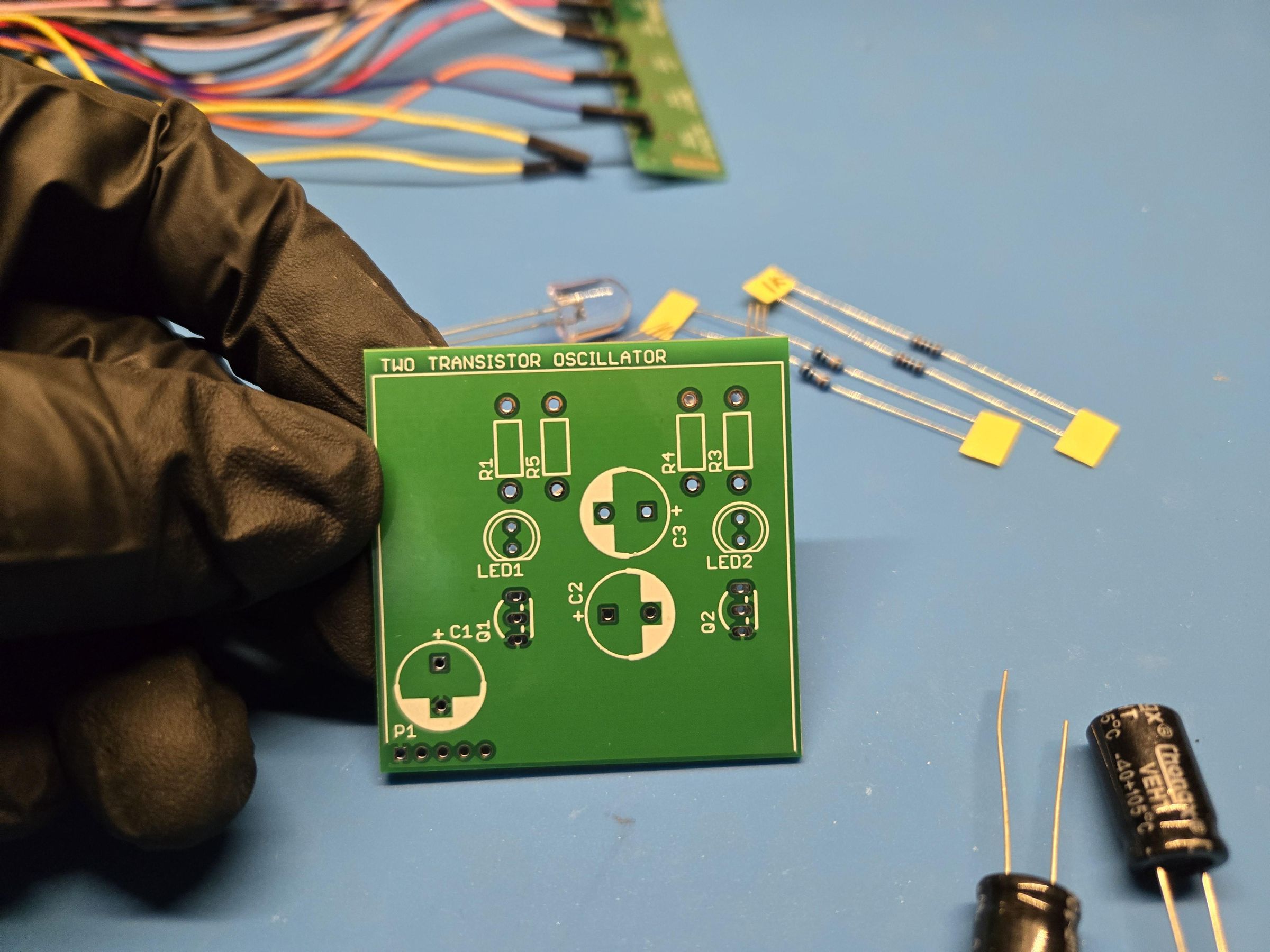 Two Transistor Oscillator, MiniPCB, 06B-03, Rev A1-01 : 3 Steps ...