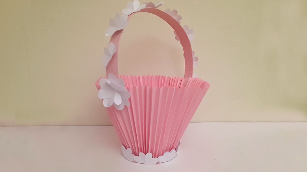 How to Make Easy Christmas DIY Accordion Paper Gift Basket? : 7 Steps ...