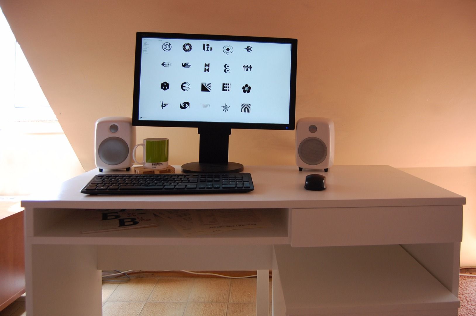 "SOUNDESK" a Desk With Built in Subwoofer, Amplifier and Speakers : 8 ...